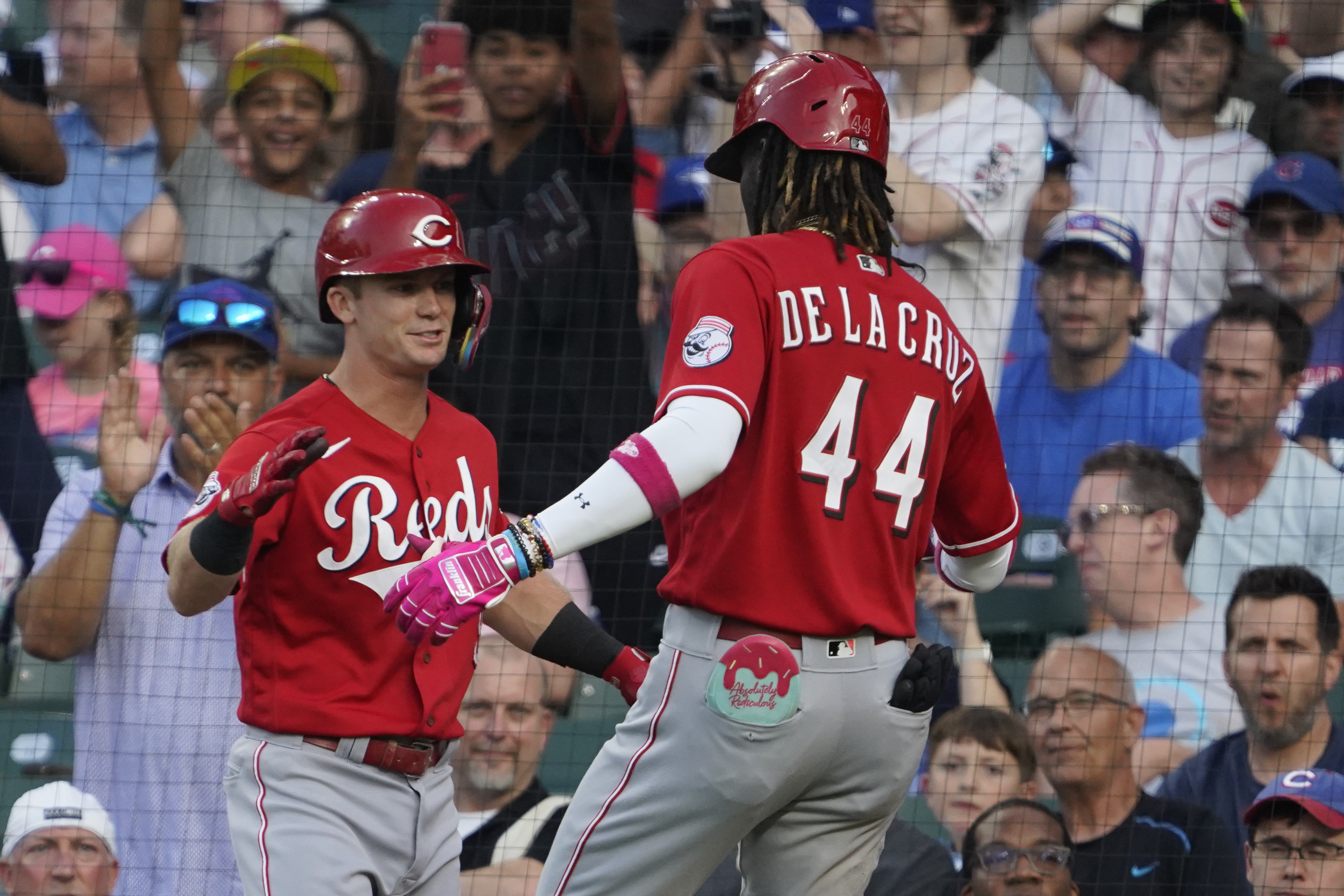 Cubs beat Reds for third straight win | Reuters