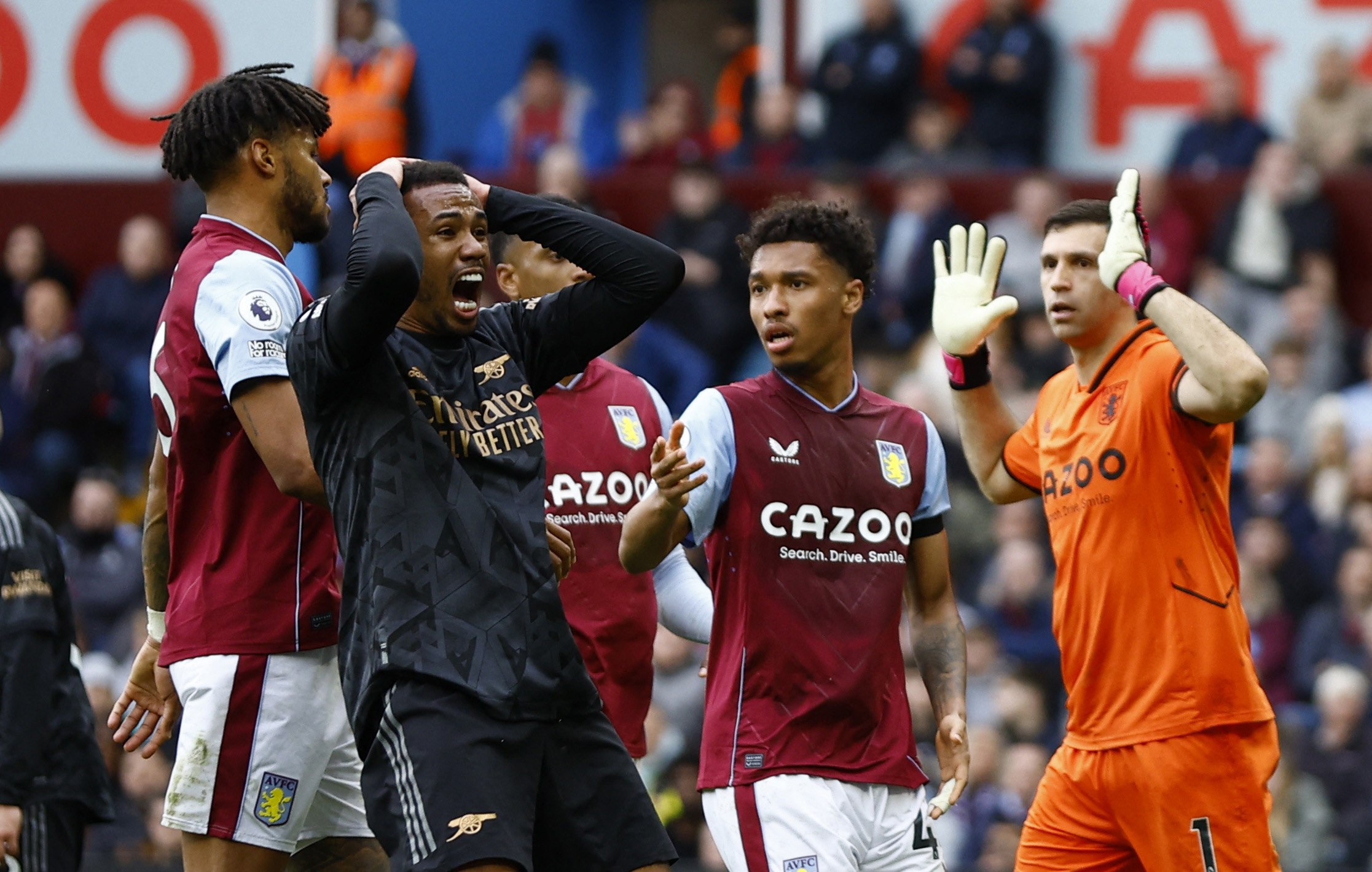 Arsenal revive title bid with last-gasp 4-2 win at Villa | Reuters