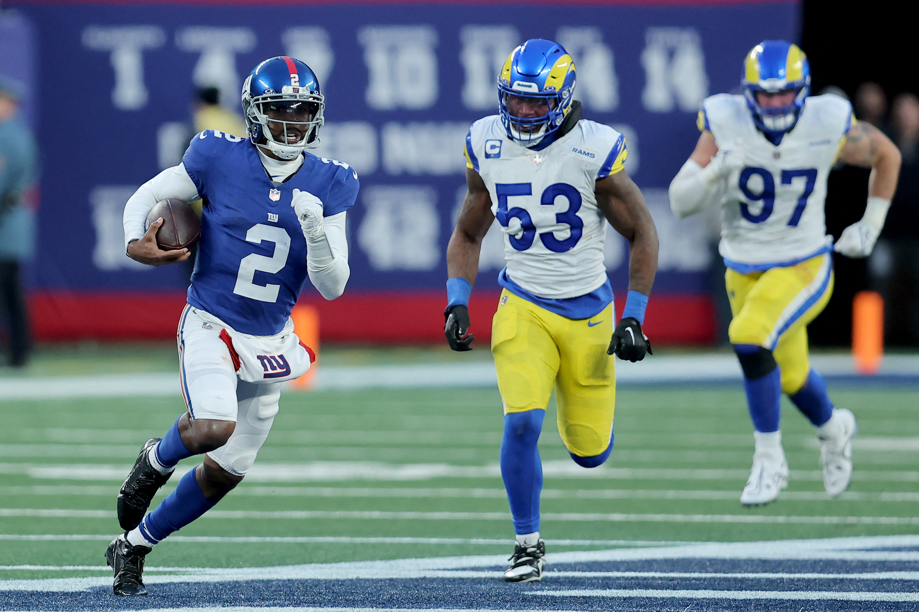 Rams score early, hold off Giants | Reuters