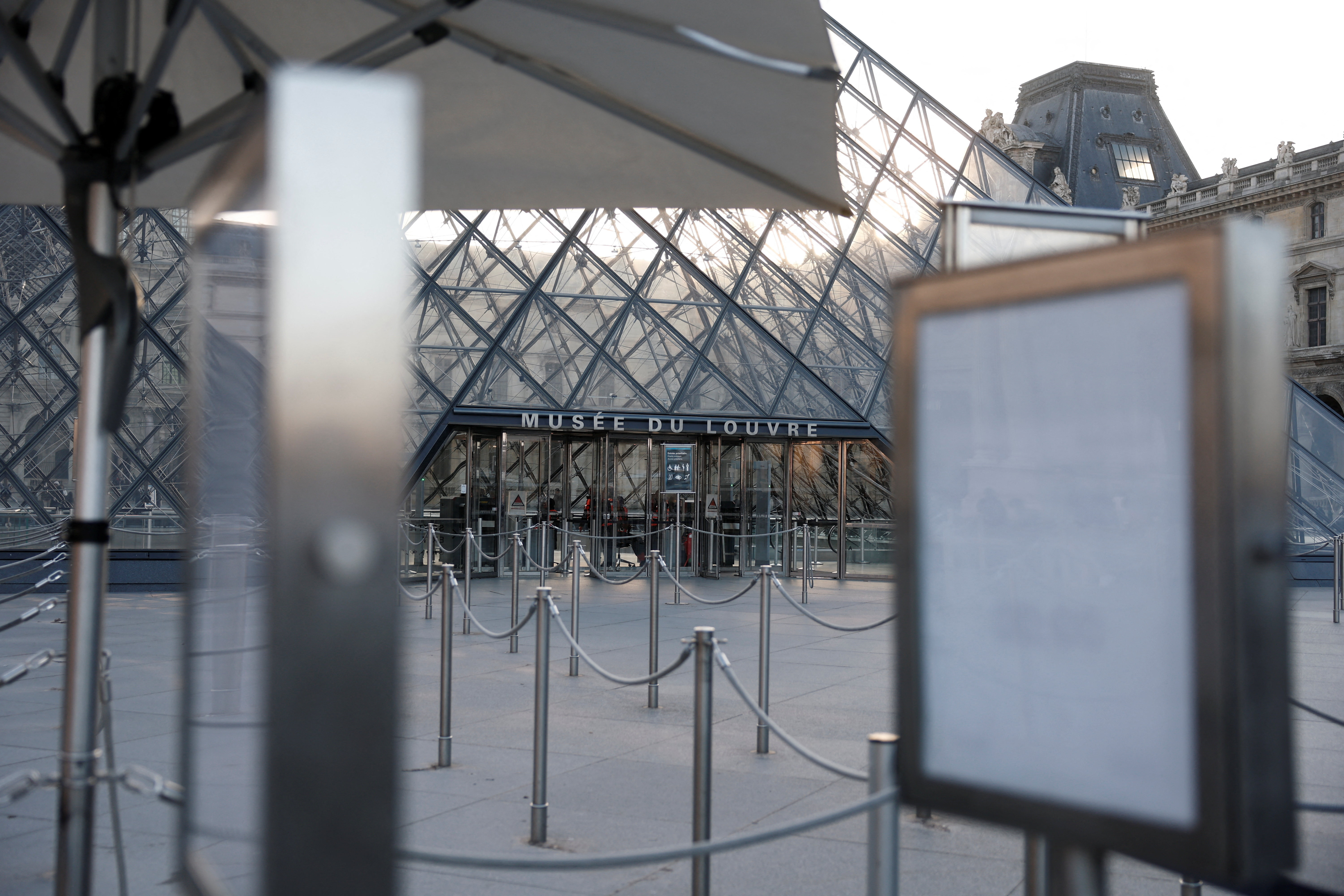 Louvre Museum Opening Hours
