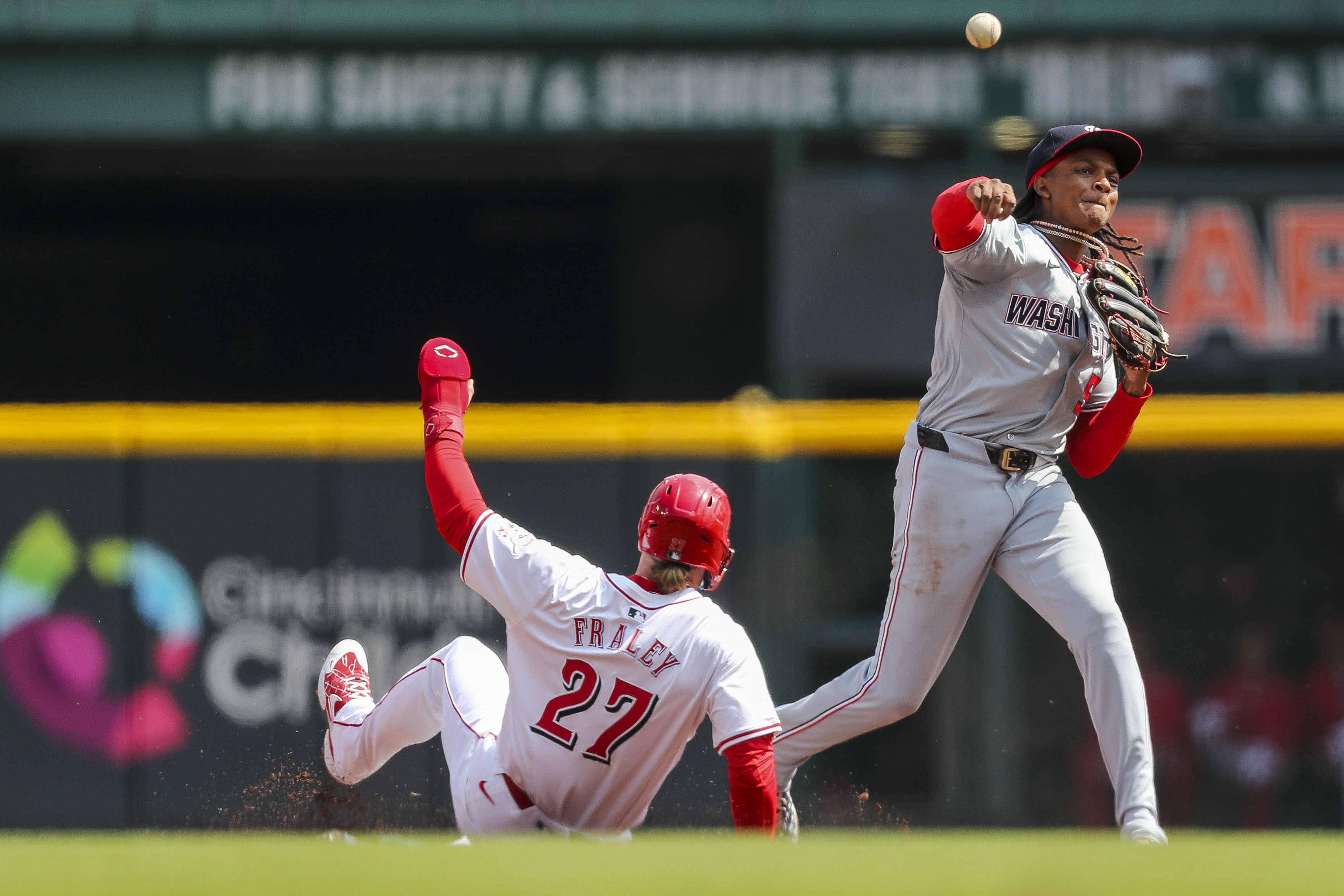 Reds crush 2 homers in ninth for walk-off win over Nats | Reuters