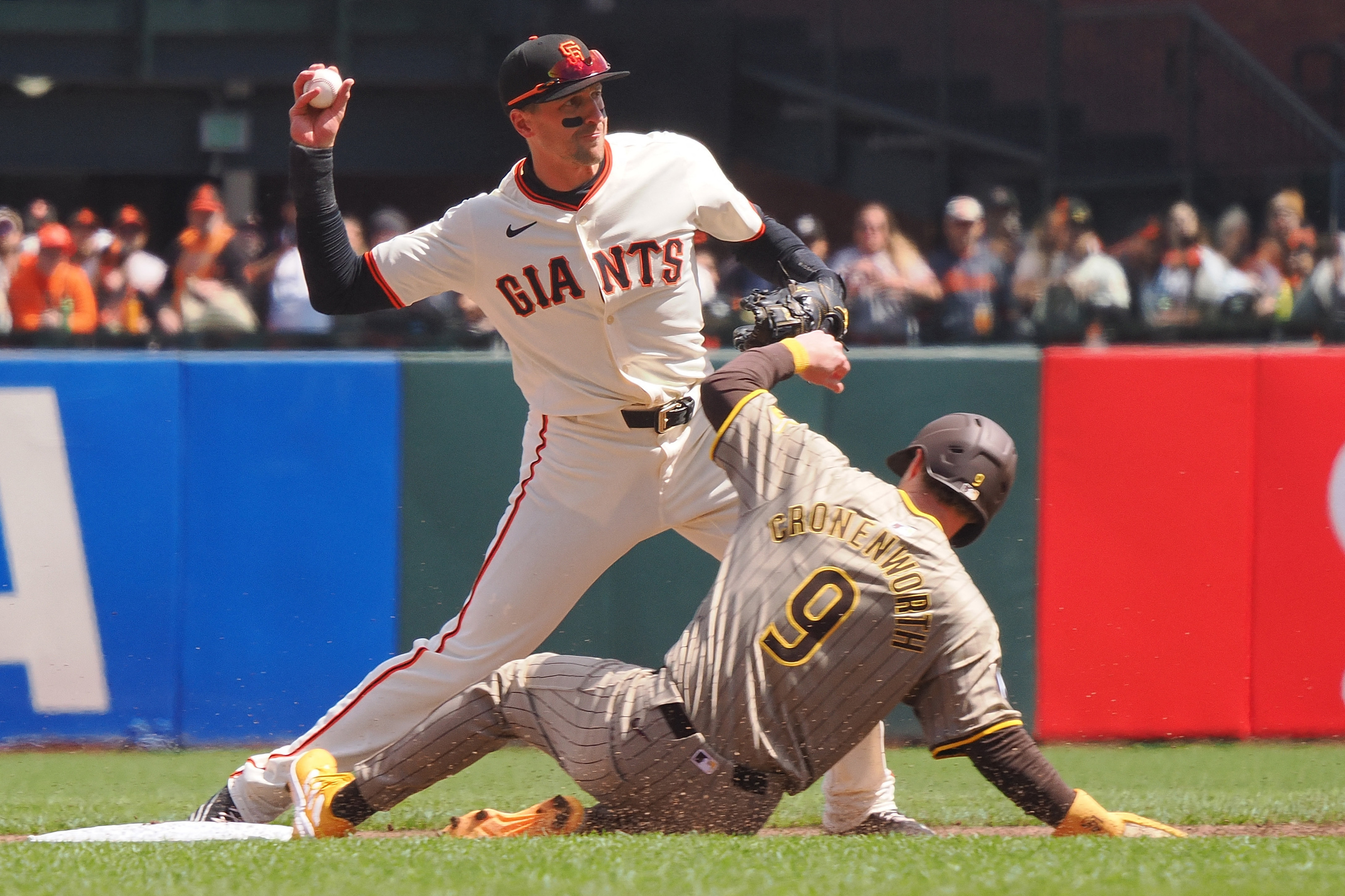 Thairo Estrada provides heroics as Giants rally past Padres | Reuters