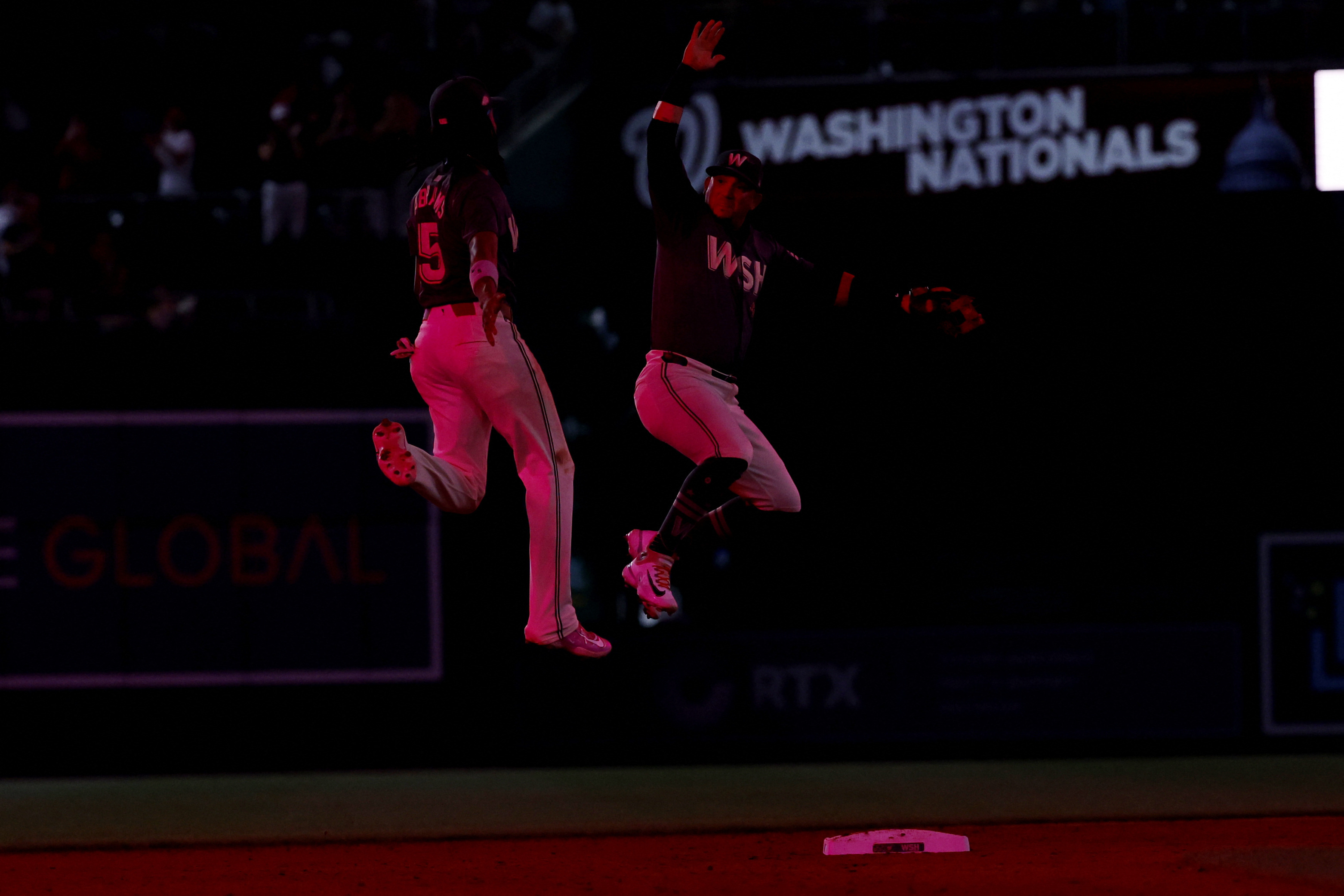 Nats stay hot with comeback win over Reds | Reuters