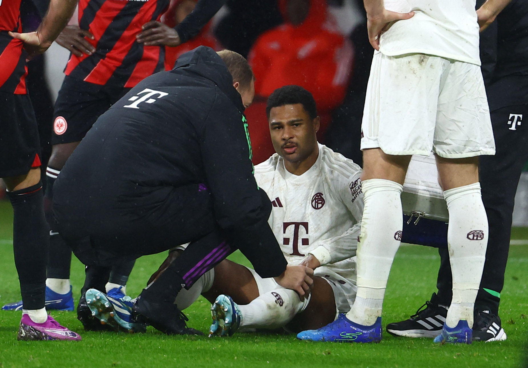 Bayern's Gnabry sidelined by tendon injury | Reuters