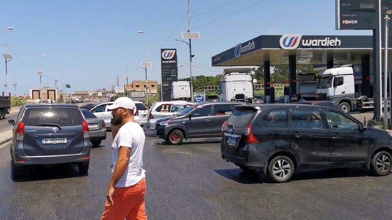 Lebanese government, central bank clash over fuel subsidies | Reuters
