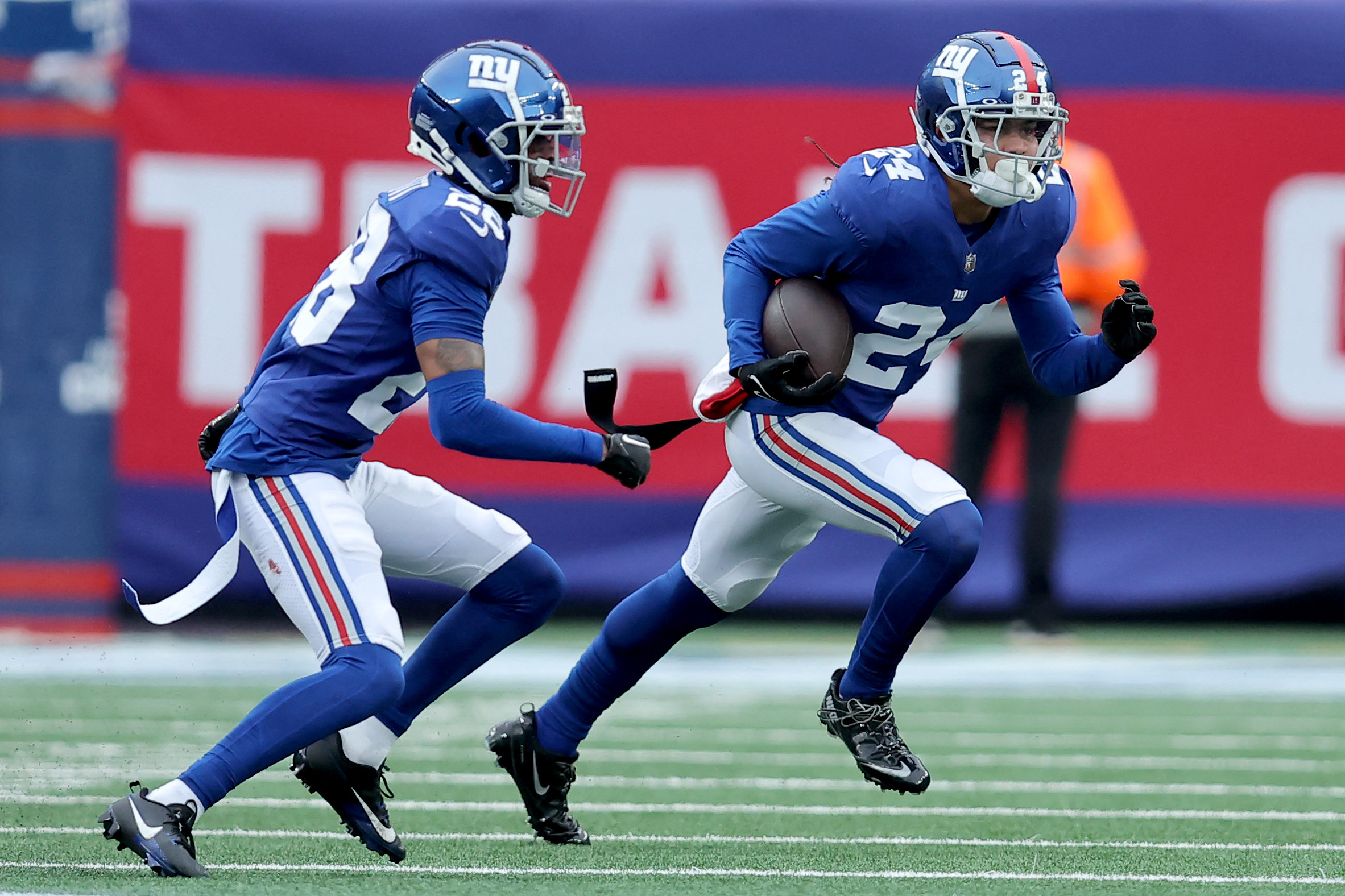 Rams score early, hold off Giants | Reuters