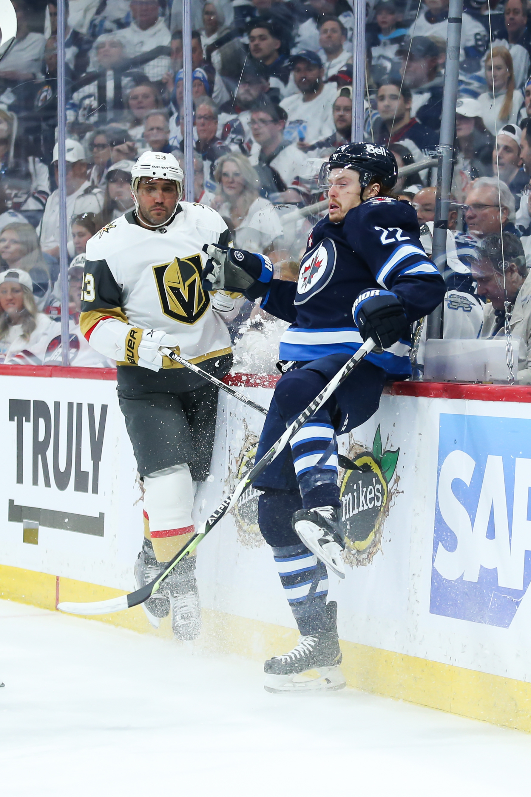 Brett Howden scores twice as Knights take command vs. Jets | Reuters