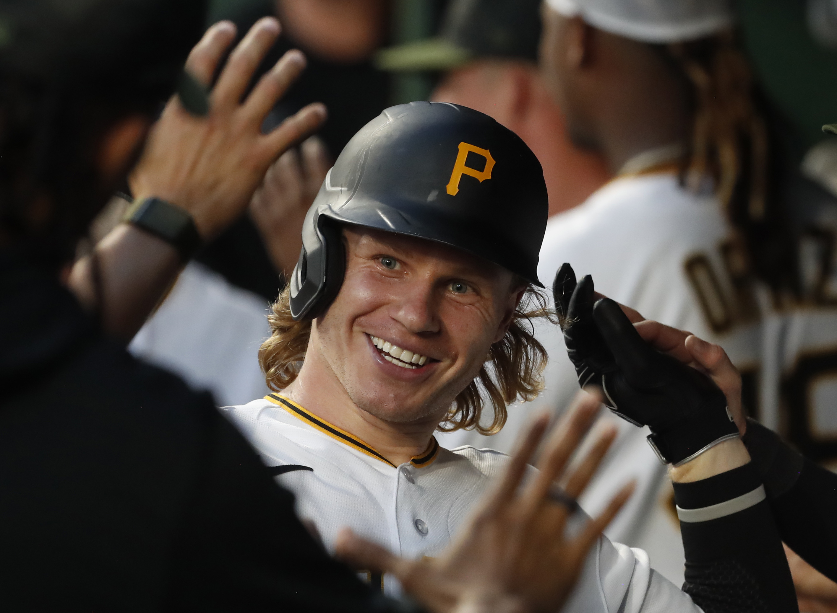 Home runs help push Pirates past Brewers | Reuters