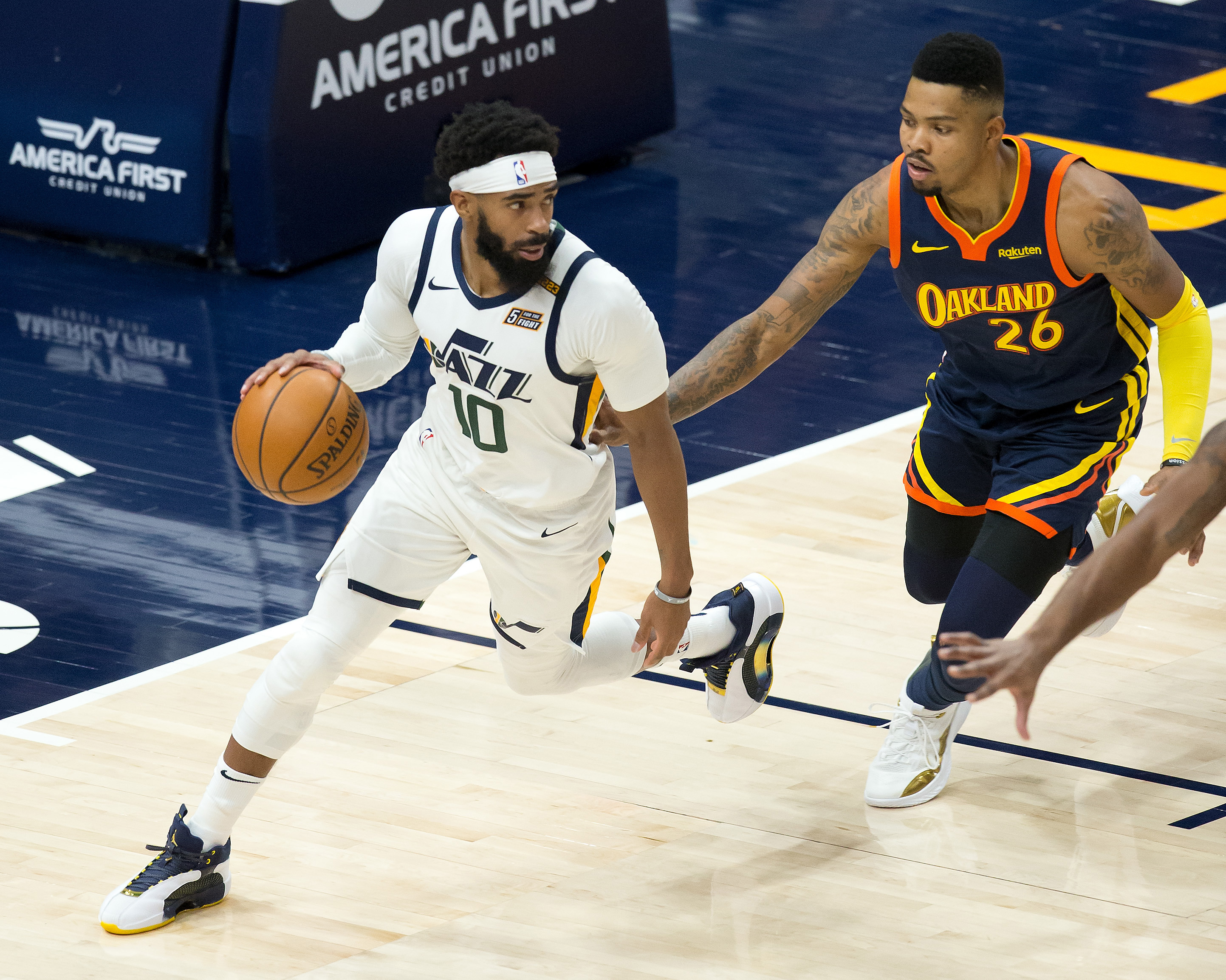 NBA roundup: Nuggets overcome Suns in double OT | Reuters