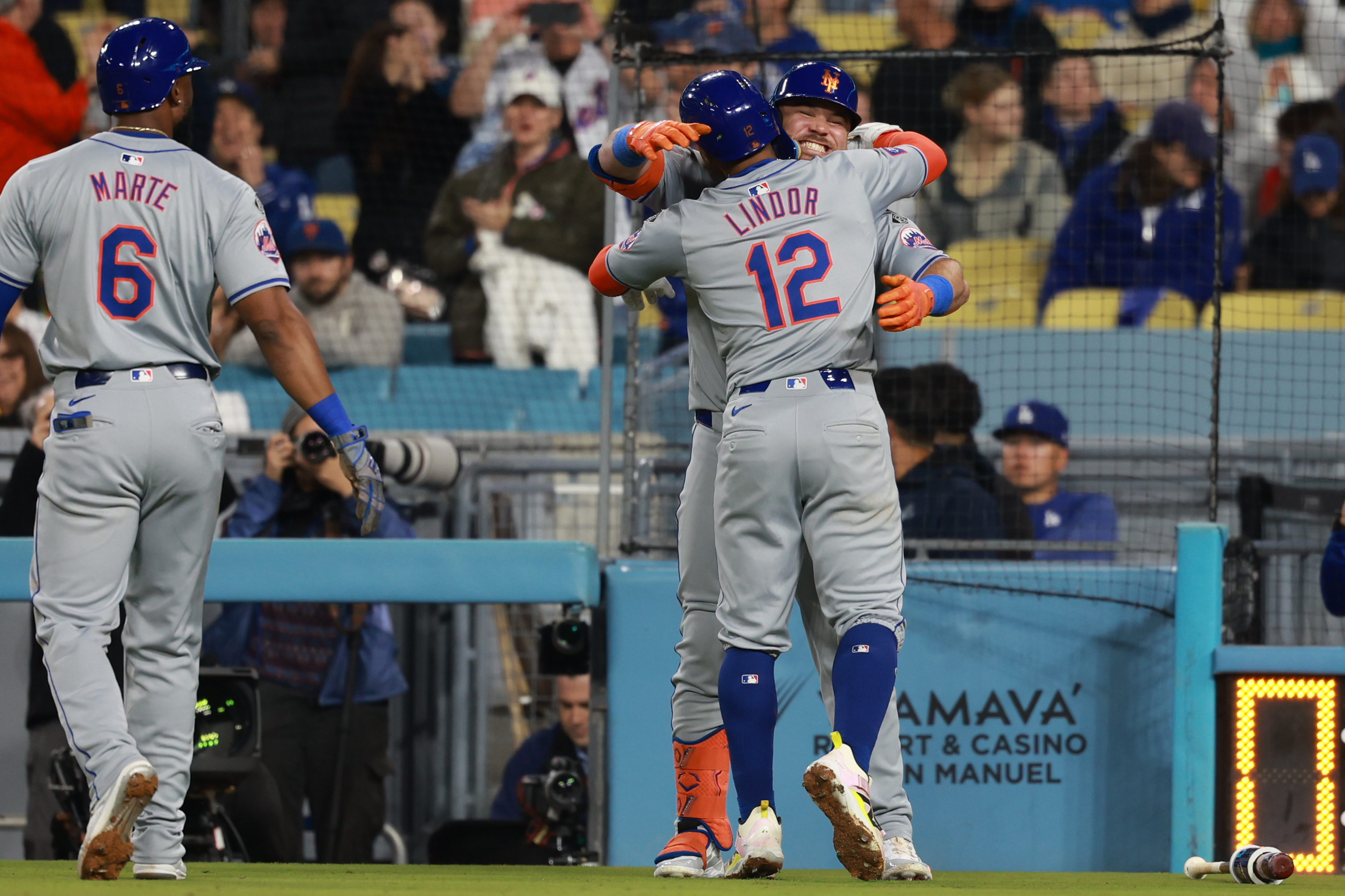 Mets hold on for win over Dodgers to keep hot streak going | Reuters