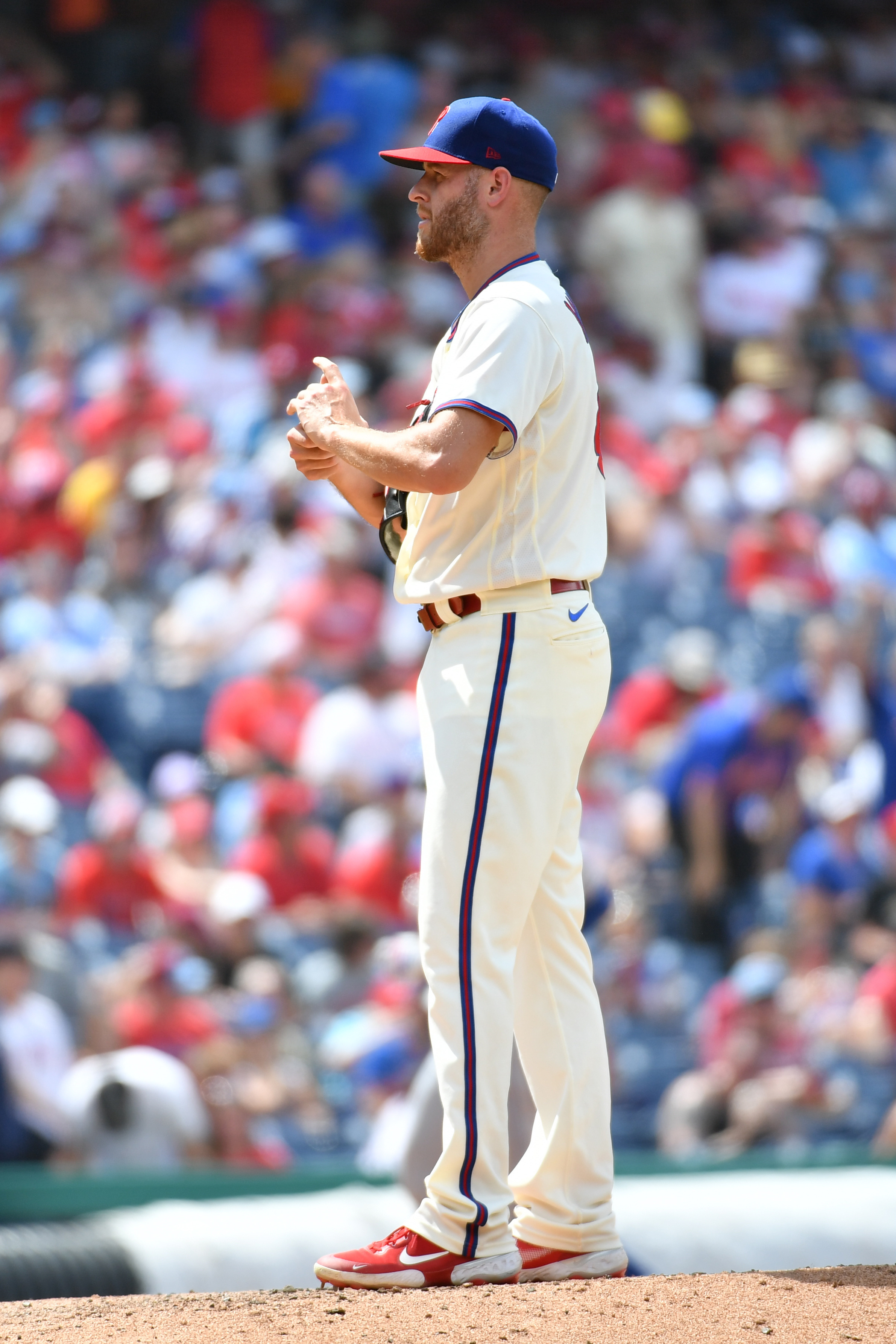 Phillies sweep Cubs, run road win streak to nine | Reuters