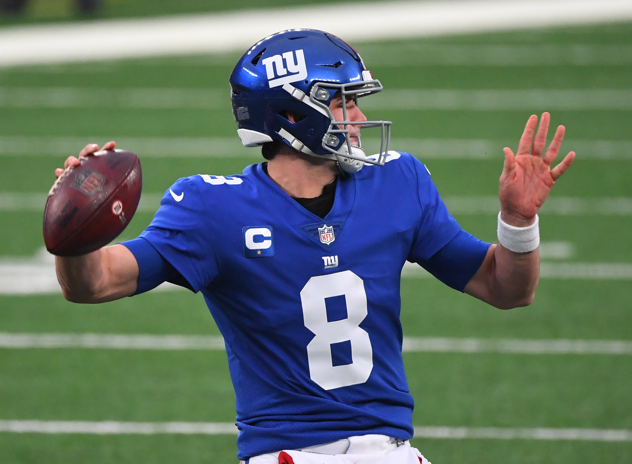 Jones, Shepard fuel Giants past Cowboys | Reuters