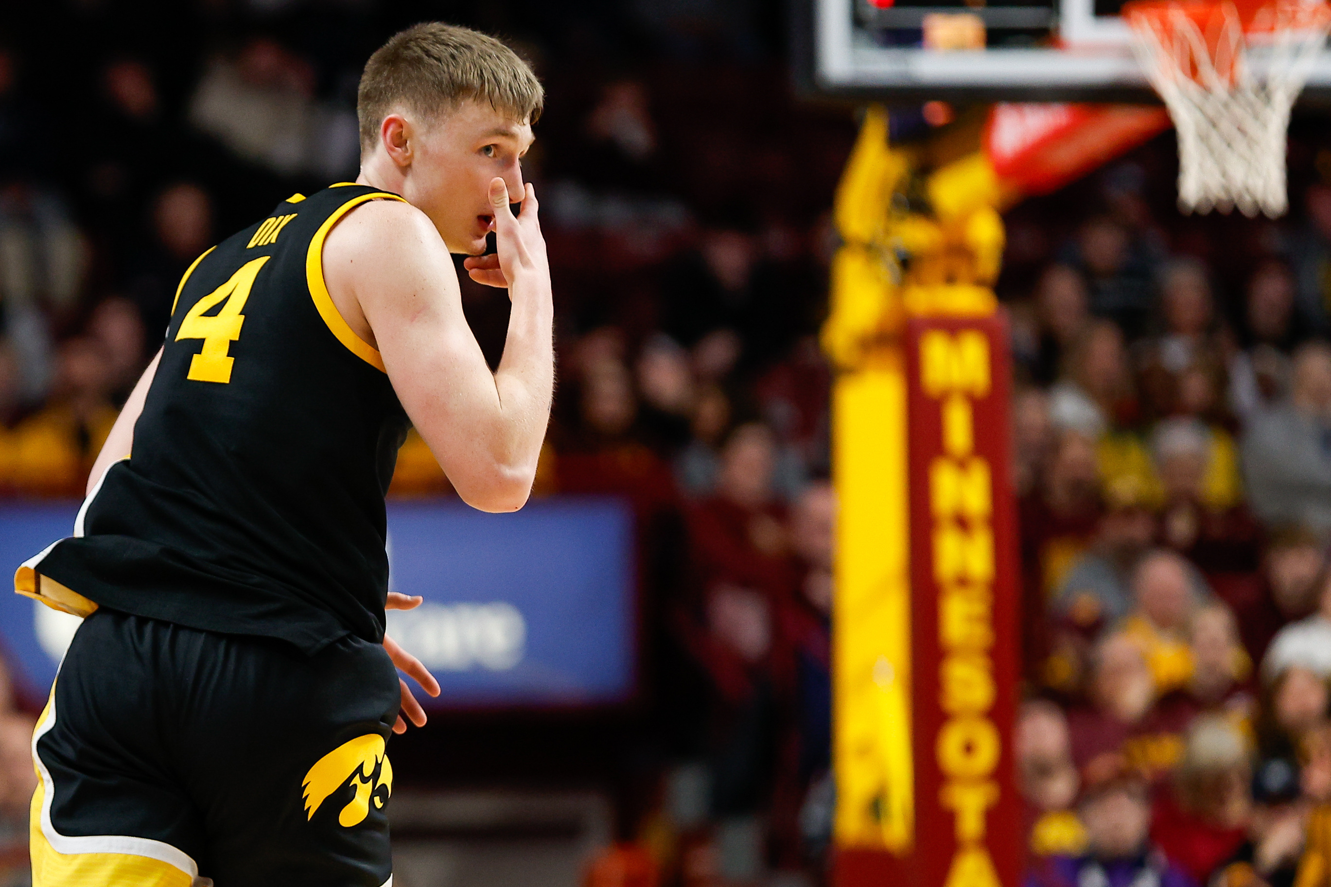 Iowa tops Minnesota to give Fran McCaffery program wins mark | Reuters