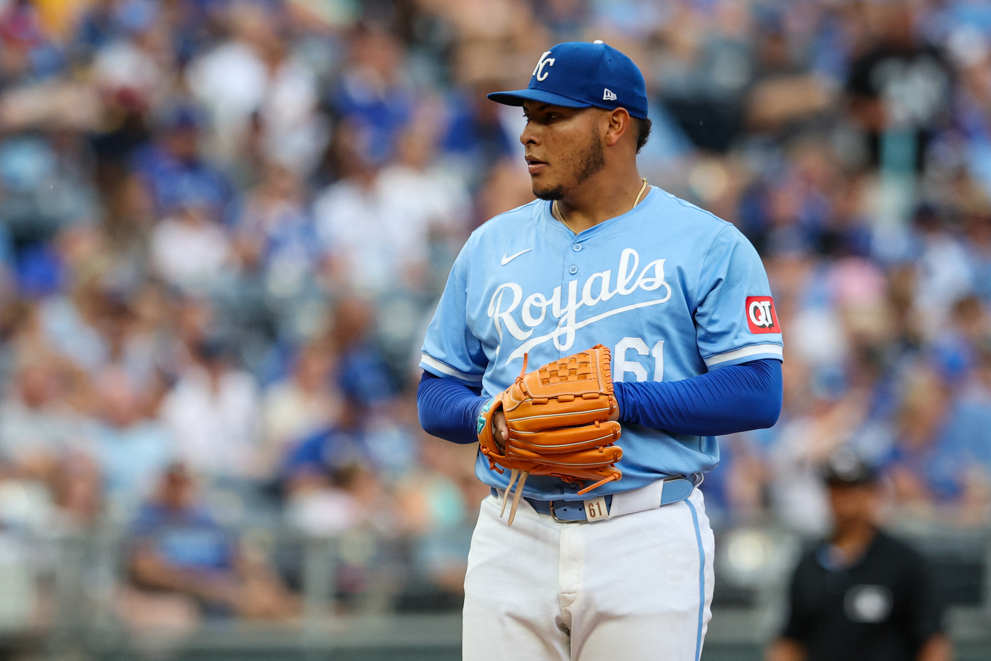 Guardians bounce back with win at Royals | Reuters