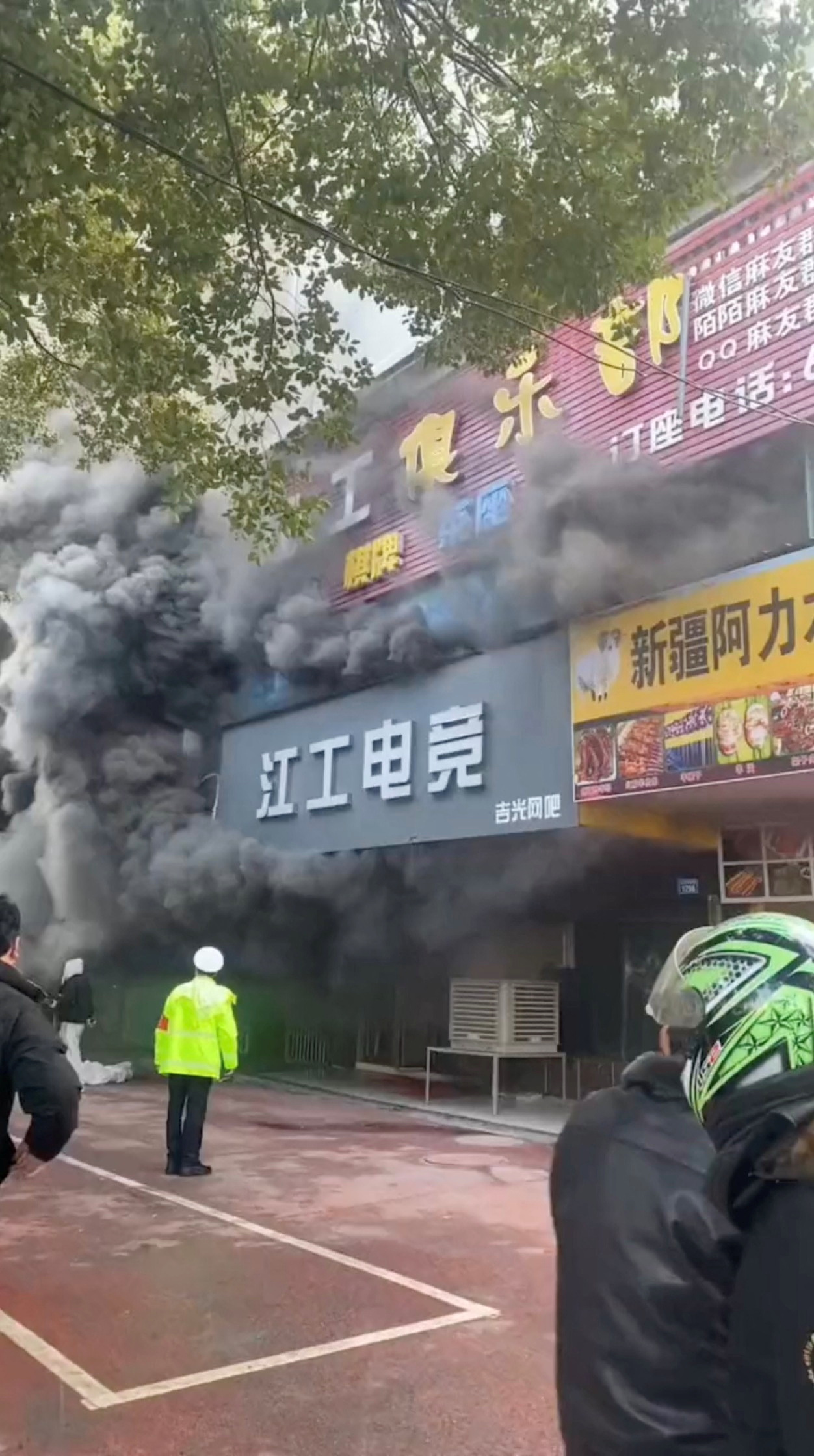 Shop fire in China's Jiangxi province kills 39, traps others | Reuters