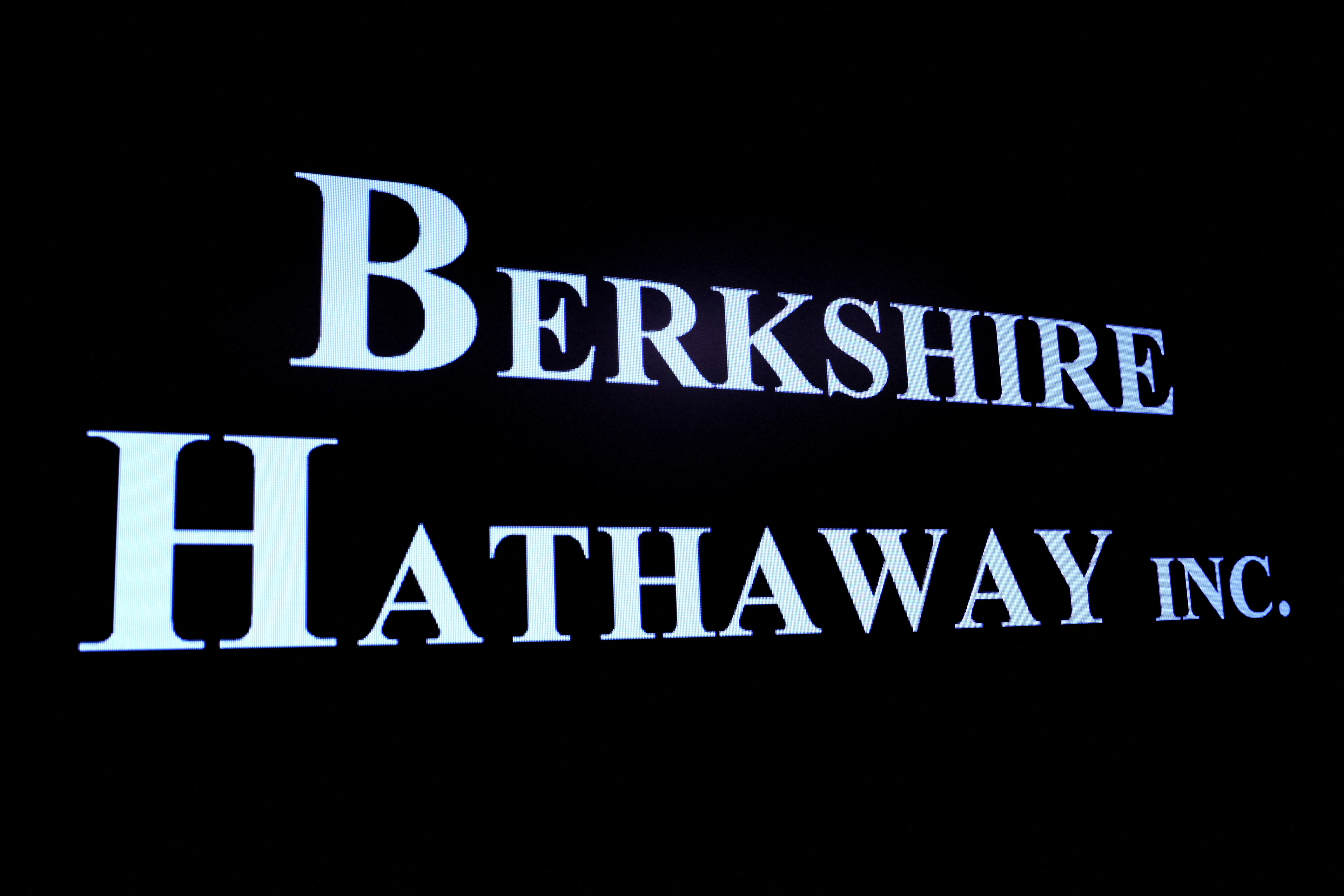 Buffett's Berkshire Hathaway sets, closes at record high | Reuters