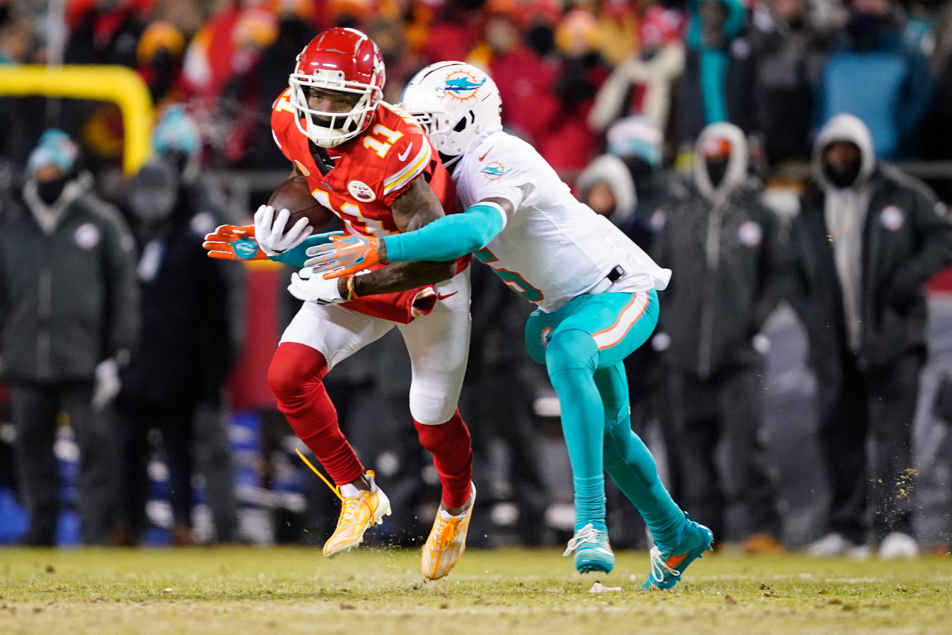 Chiefs shut down Dolphins in frigid AFC wild-card game | Reuters