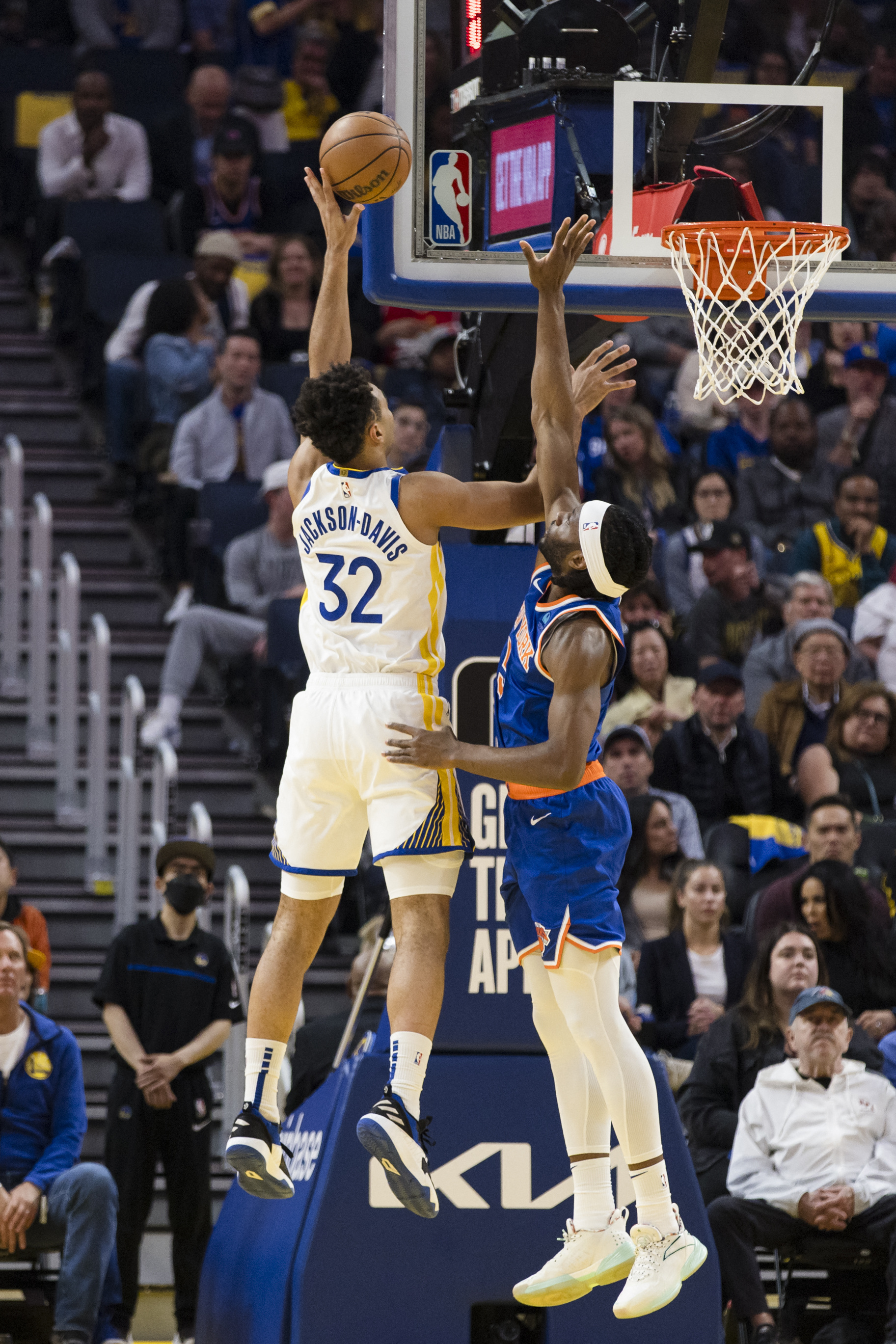 Backcourt duo carries Knicks over Warriors, 119-112 | Reuters