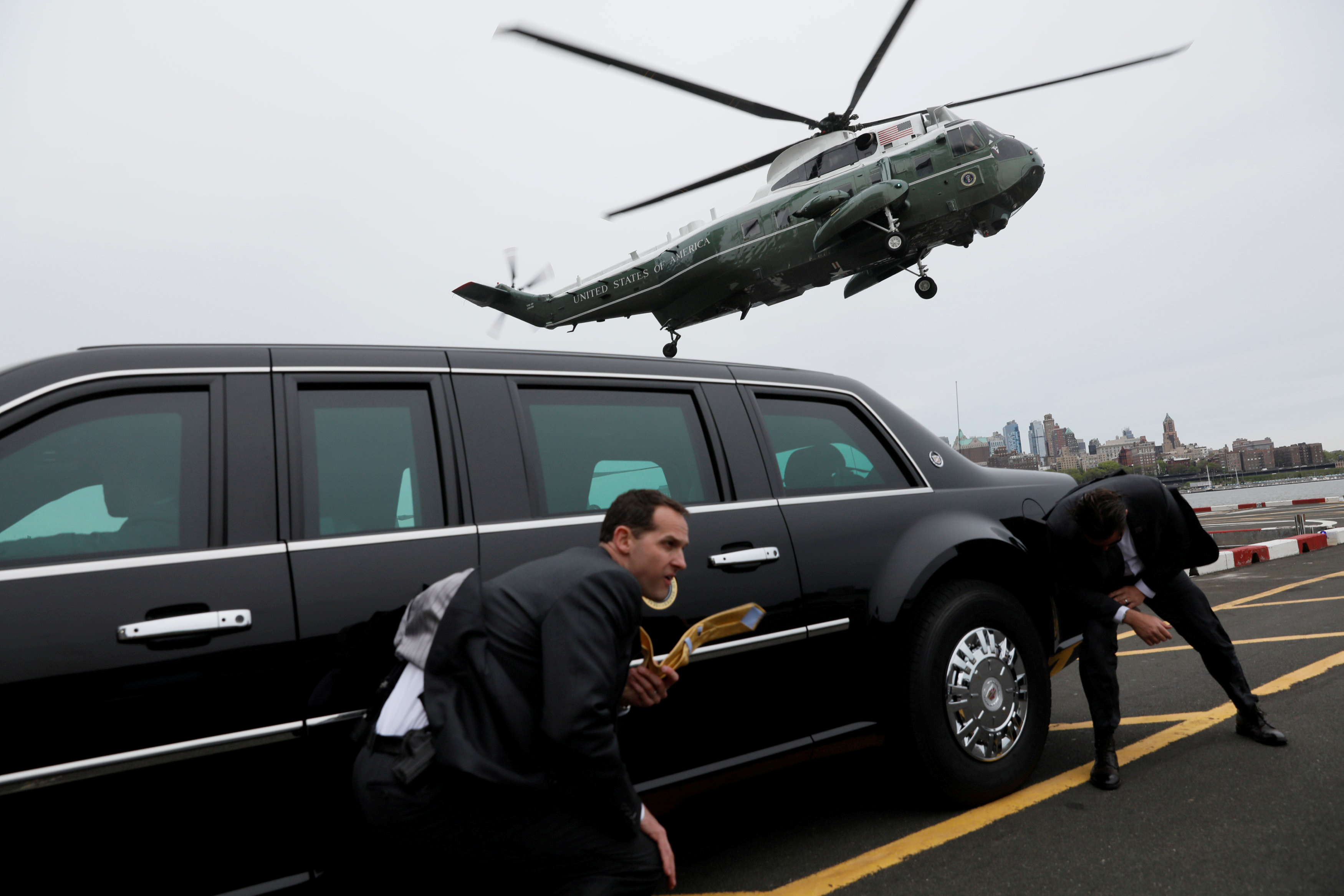Protecting the President: Defining photos of the Secret Service in ...