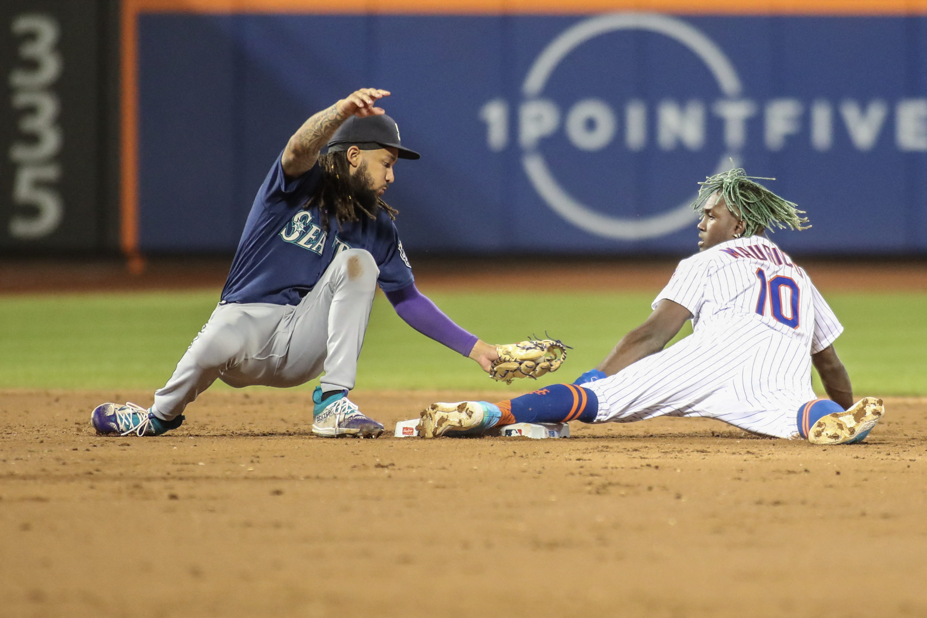 Mariners score last, win seesaw game with Mets | Reuters