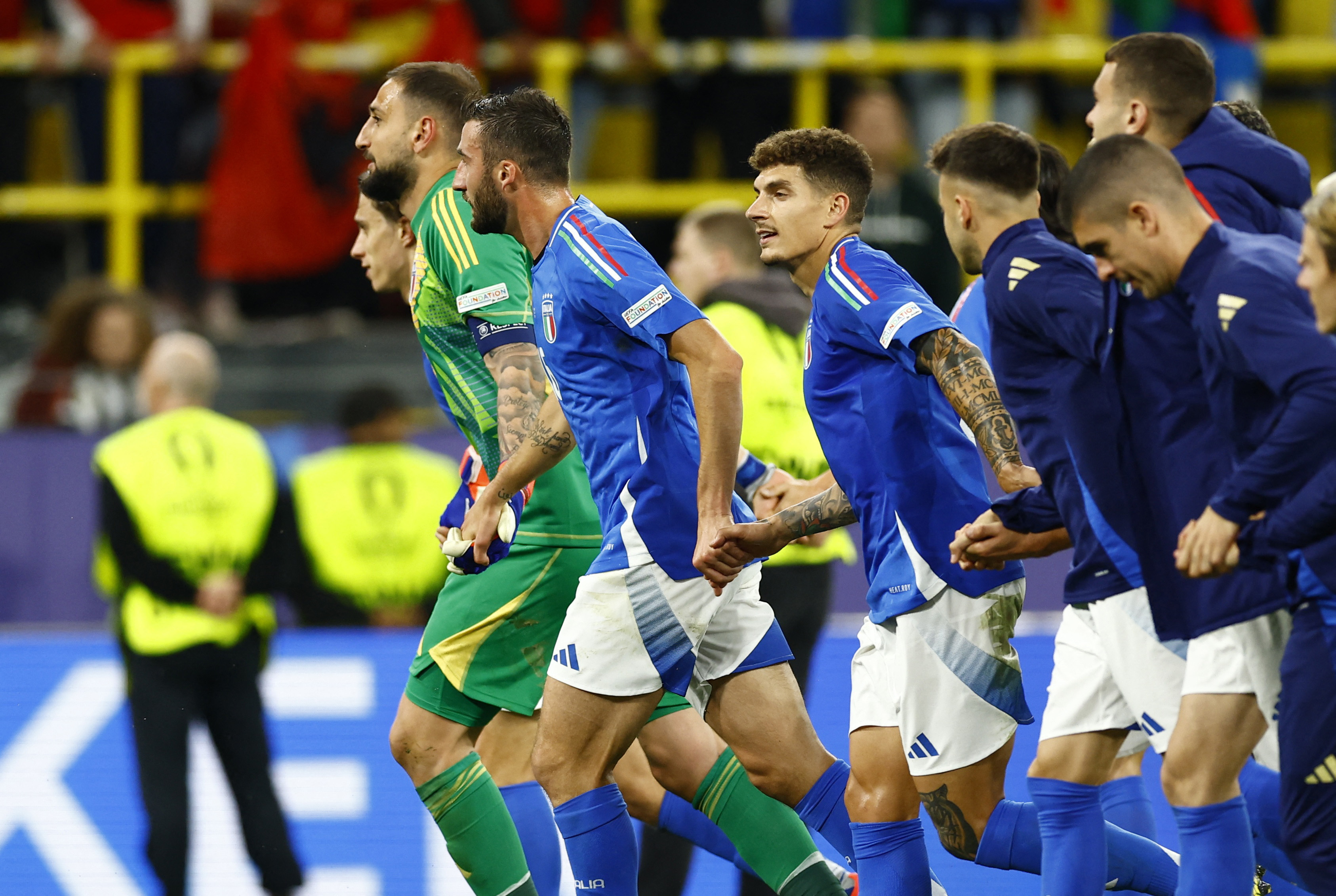 Grit and swagger - Spalletti's Italy survive storm | Reuters