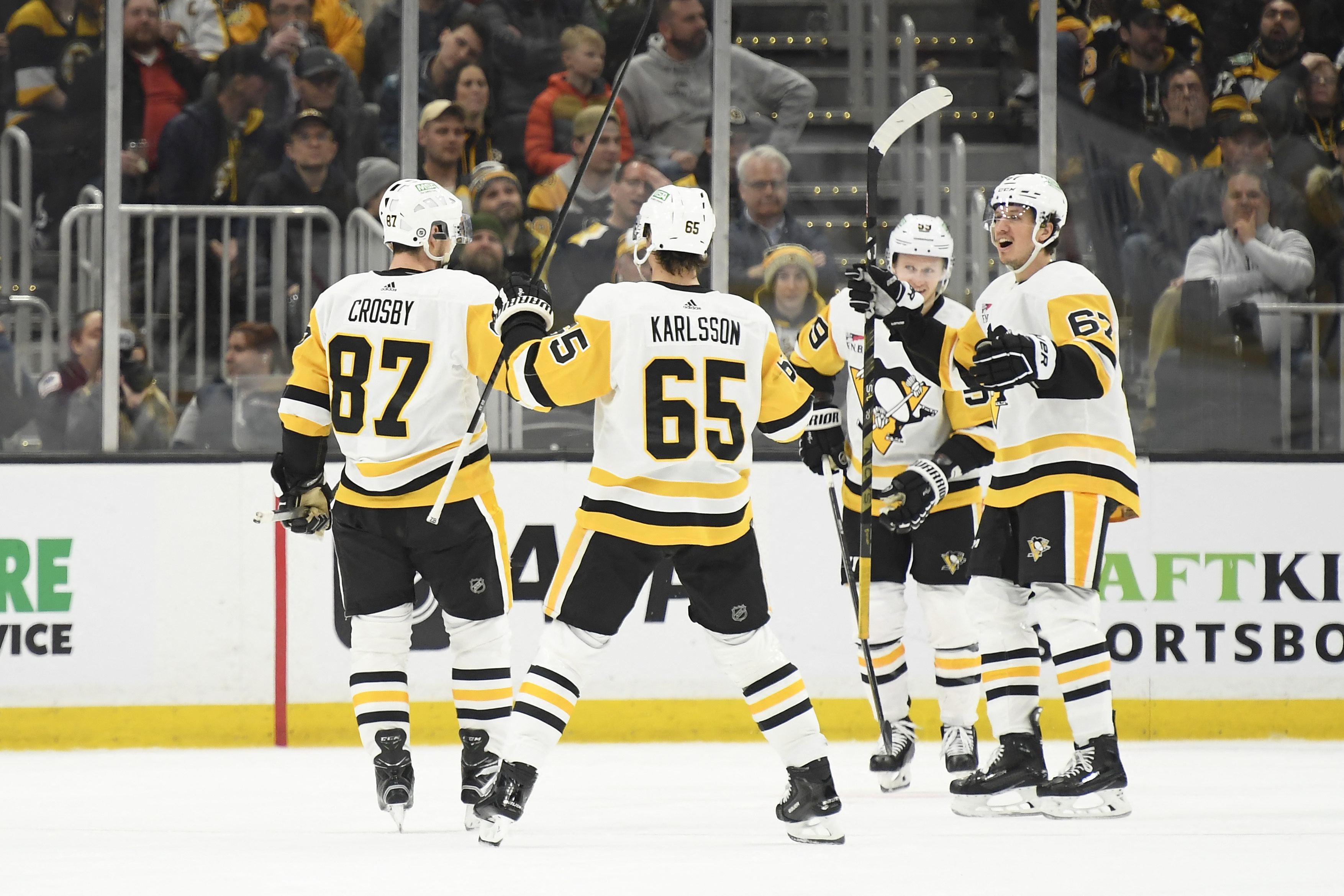 Sidney Crosby delivers game-winner, Penguins edge Bruins 6-5 | Reuters