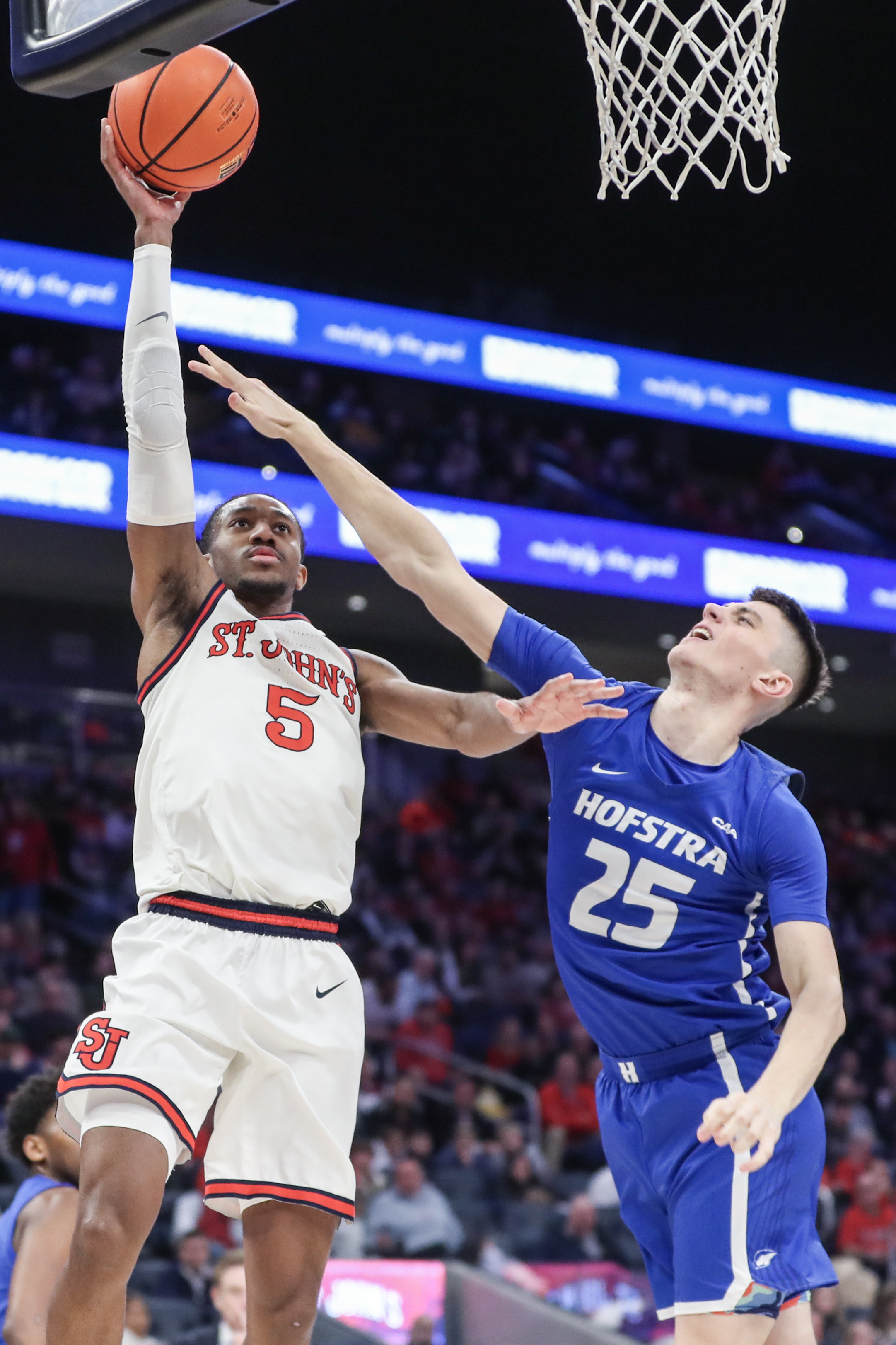 Daniss Jenkins helps St. John's hold off Hofstra down stretch | Reuters