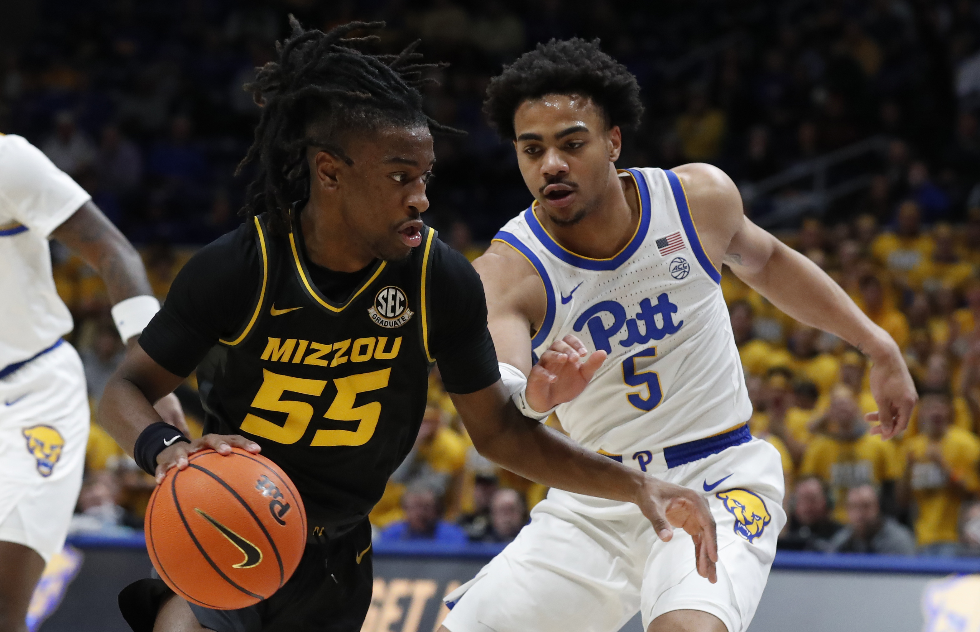 Missouri ends Pitt's home winning streak | Reuters