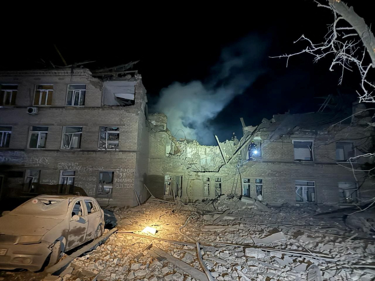 Russia's airstrikes kill three, injure 13 in east Ukraine, Ukrainian ...