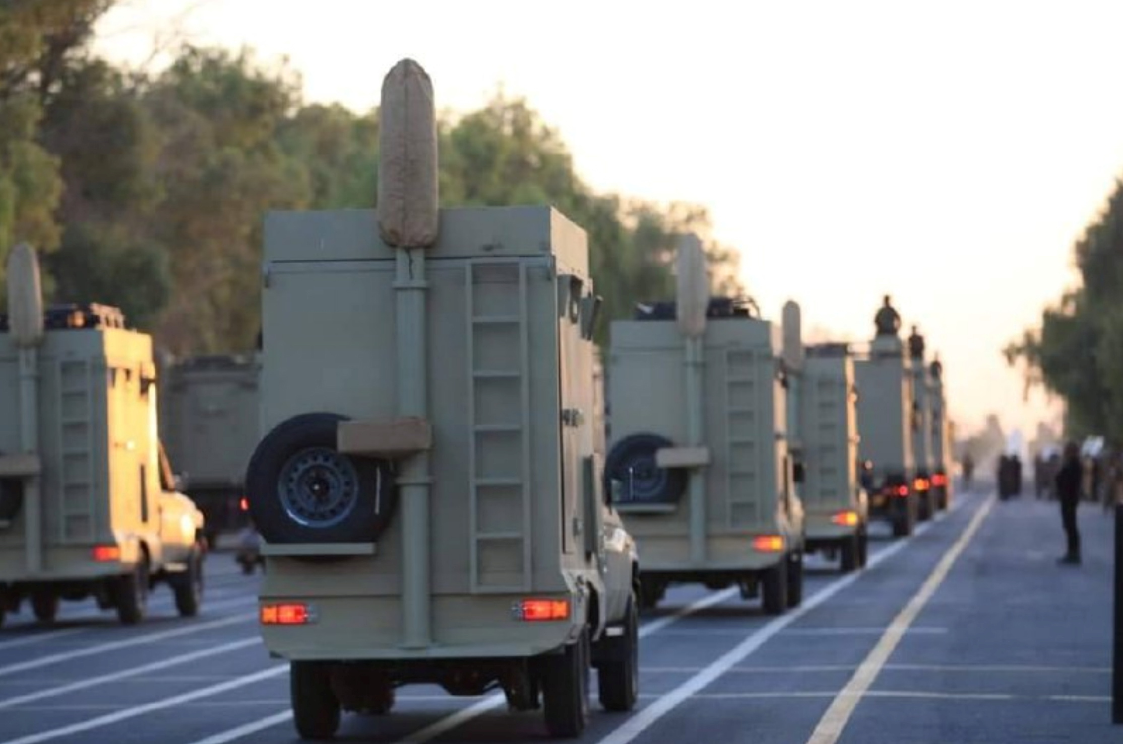 Iraq paramilitaries show off weaponry in big, anniversary parade | Reuters