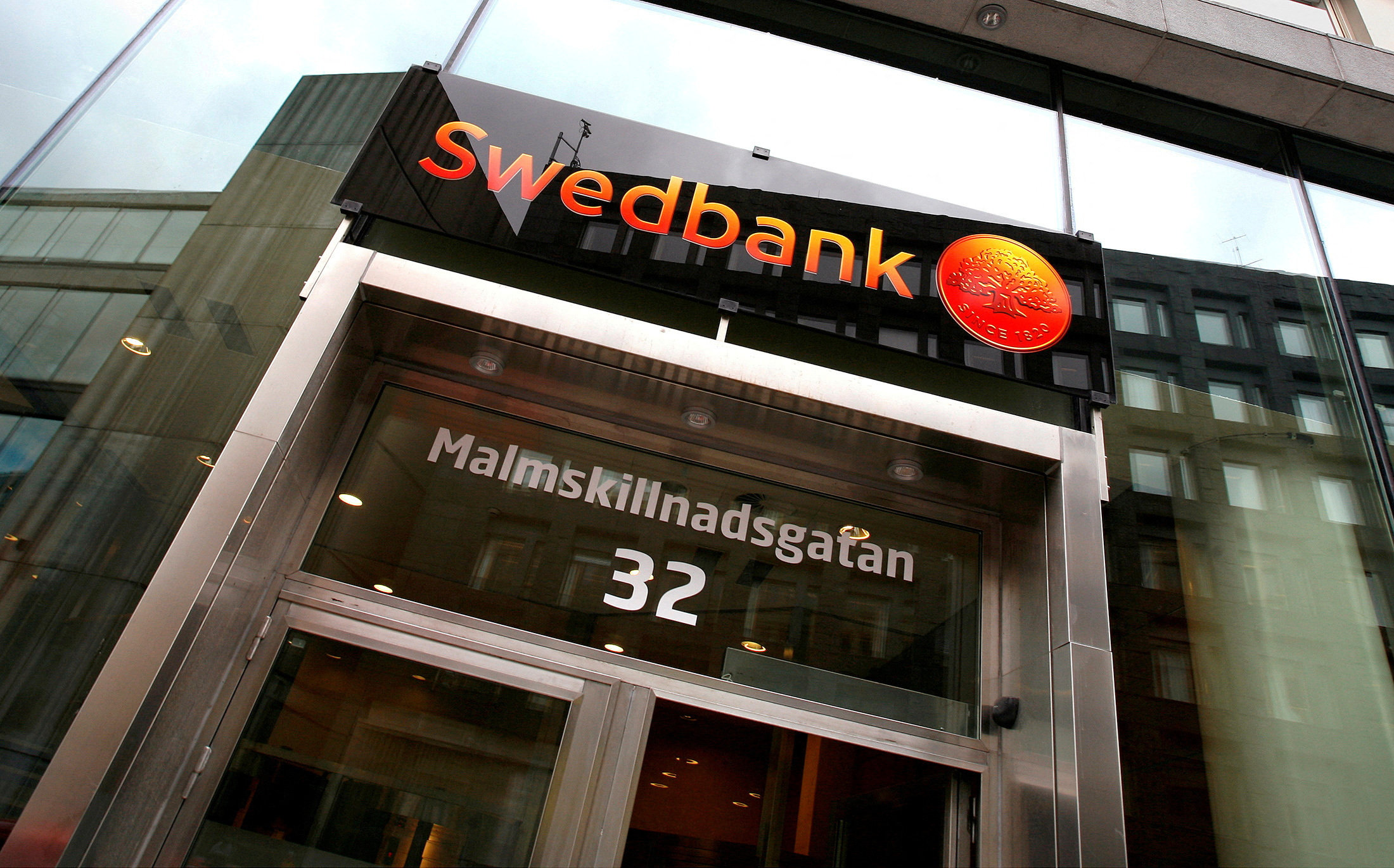 Swedbank profit exceeds forecast as real estate slump leaves scant mark ...