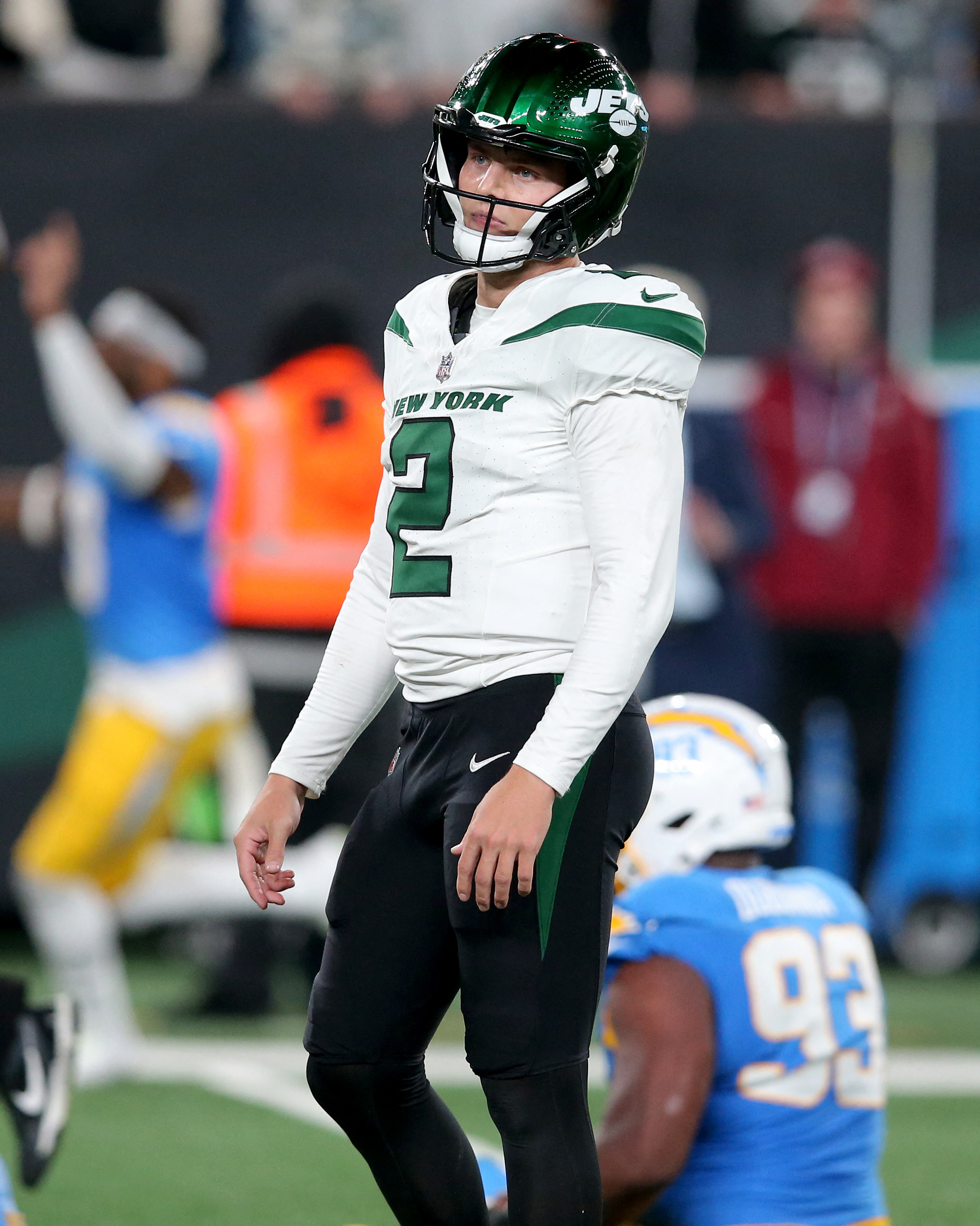 Derius Davis sets tone early as Chargers snuff Jets | Reuters