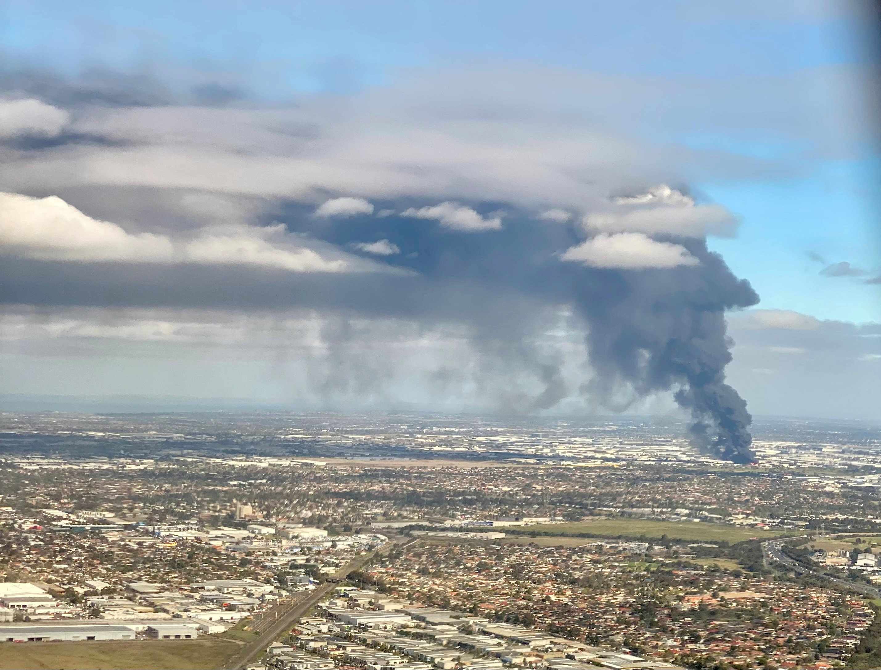 Explosion at Melbourne factory ignites massive blaze | Reuters