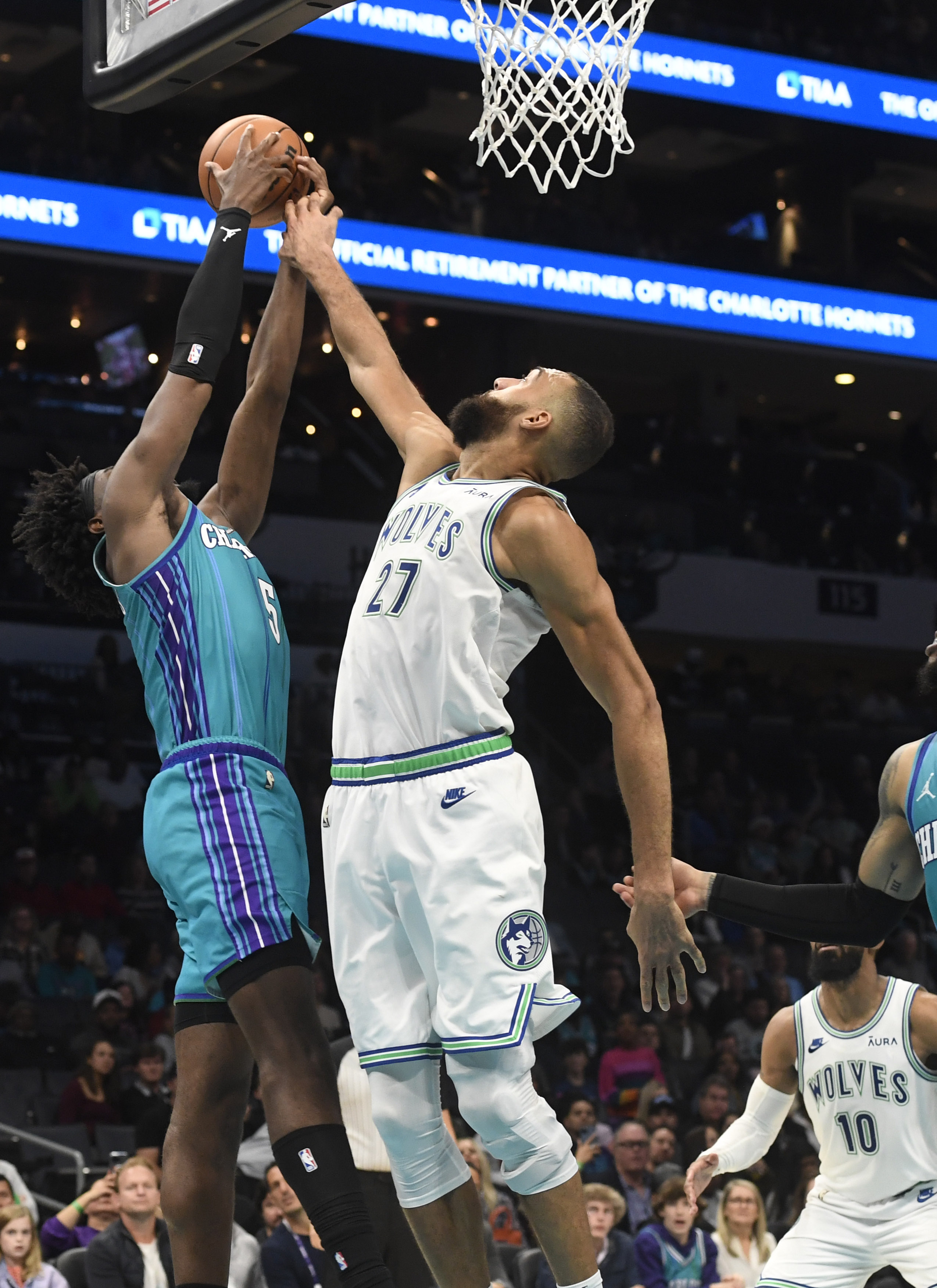 Timberwolves Keep Hornets Scoreless