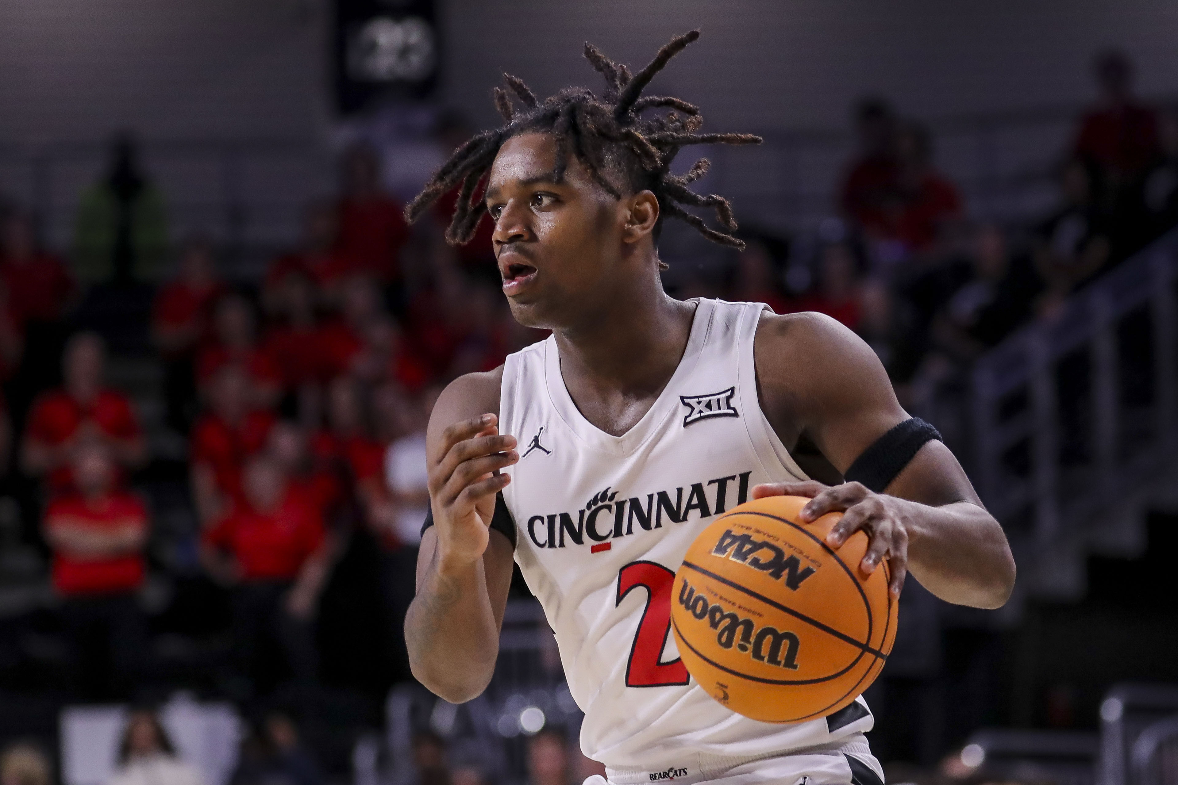 Cincinnati buries Bryant with second-half surge | Reuters