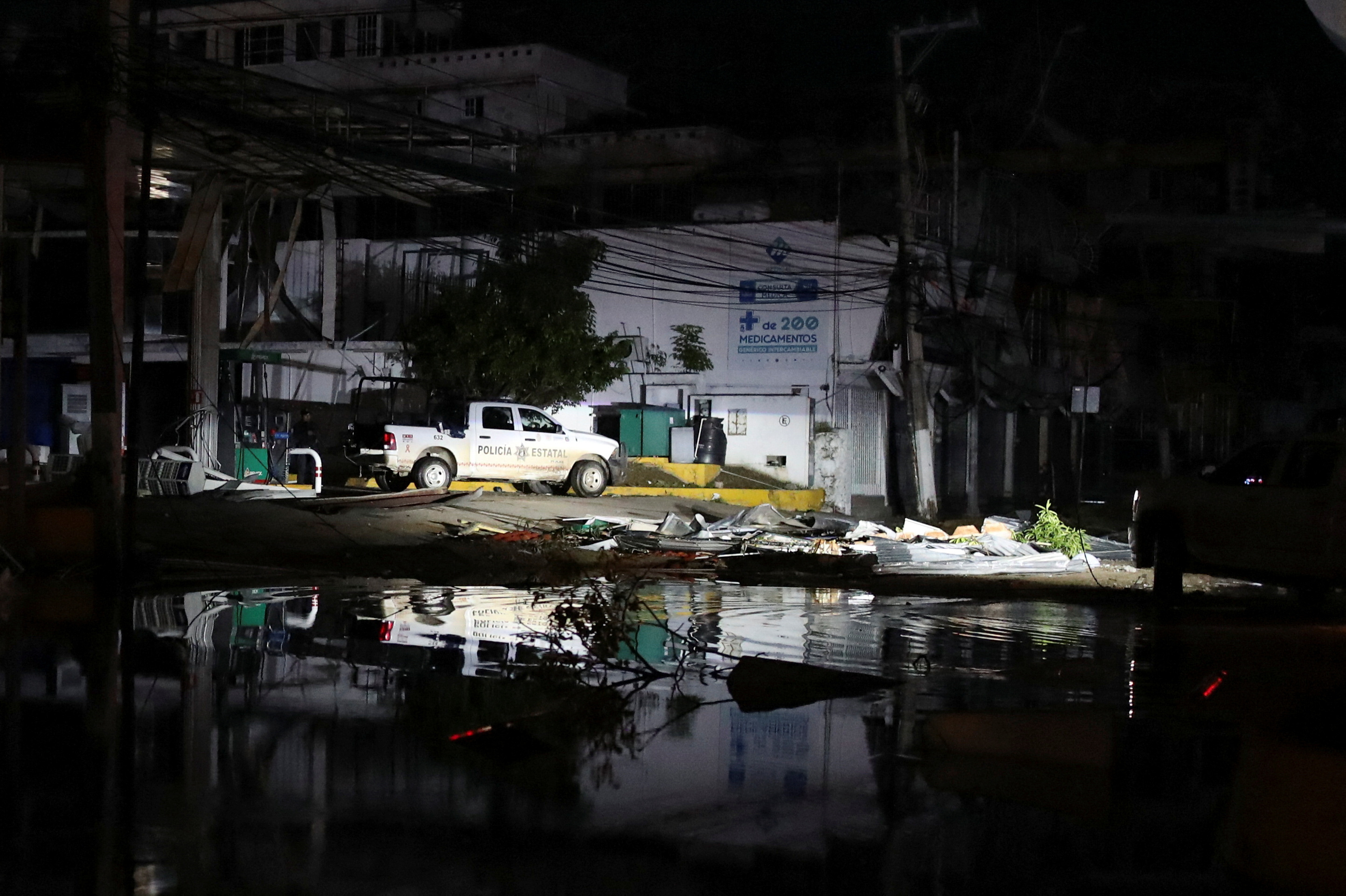 Hurricane Otis kills at least 27, hammers Acapulco as damage seen in ...