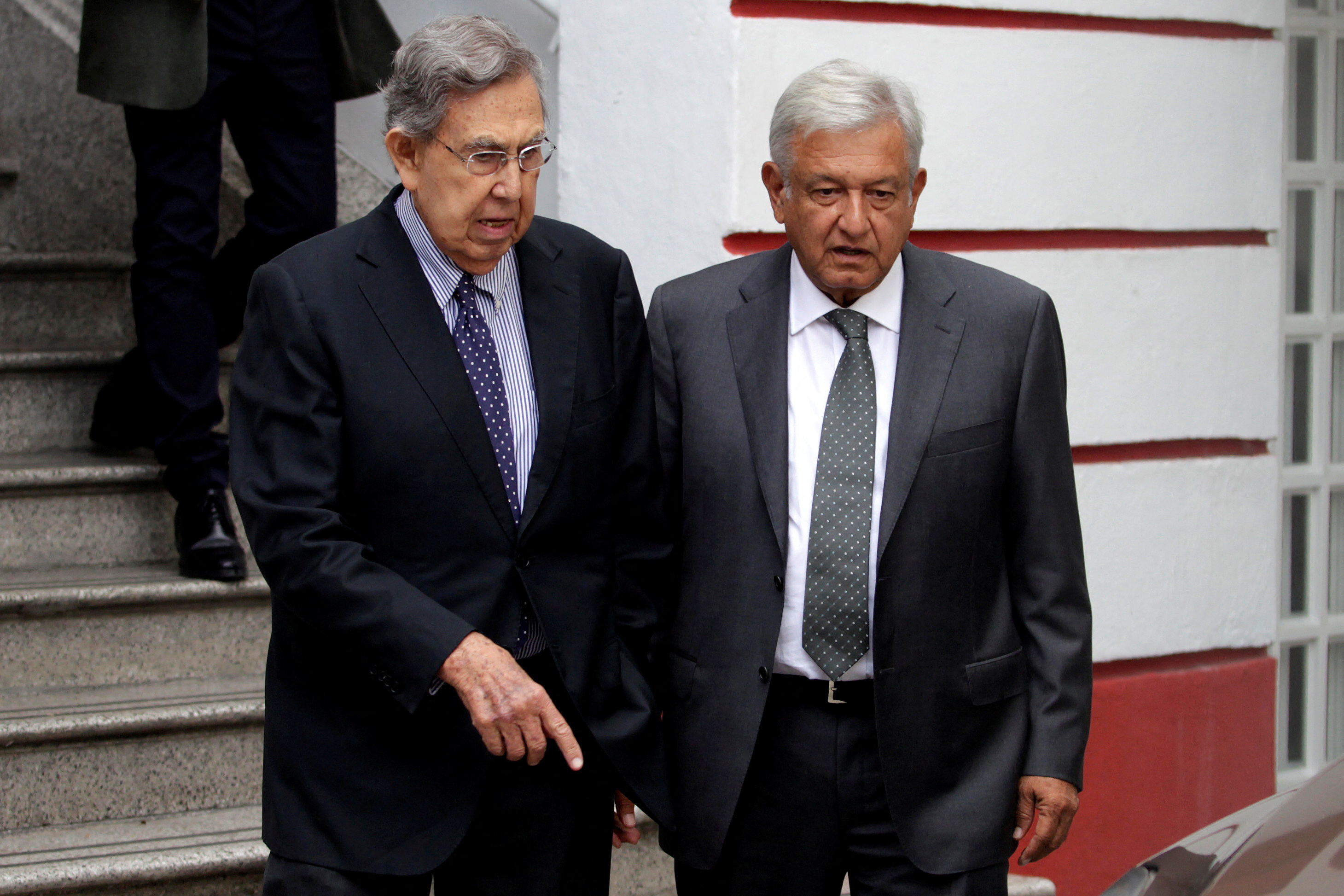 Senior aide to Mexican president steps down | Reuters