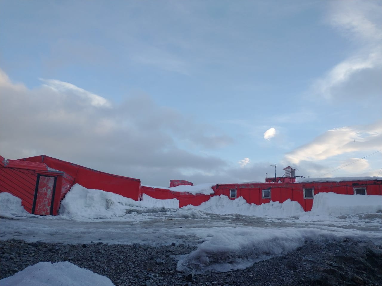 Coronavirus reaches end of earth as first outbreak hits Antarctica ...