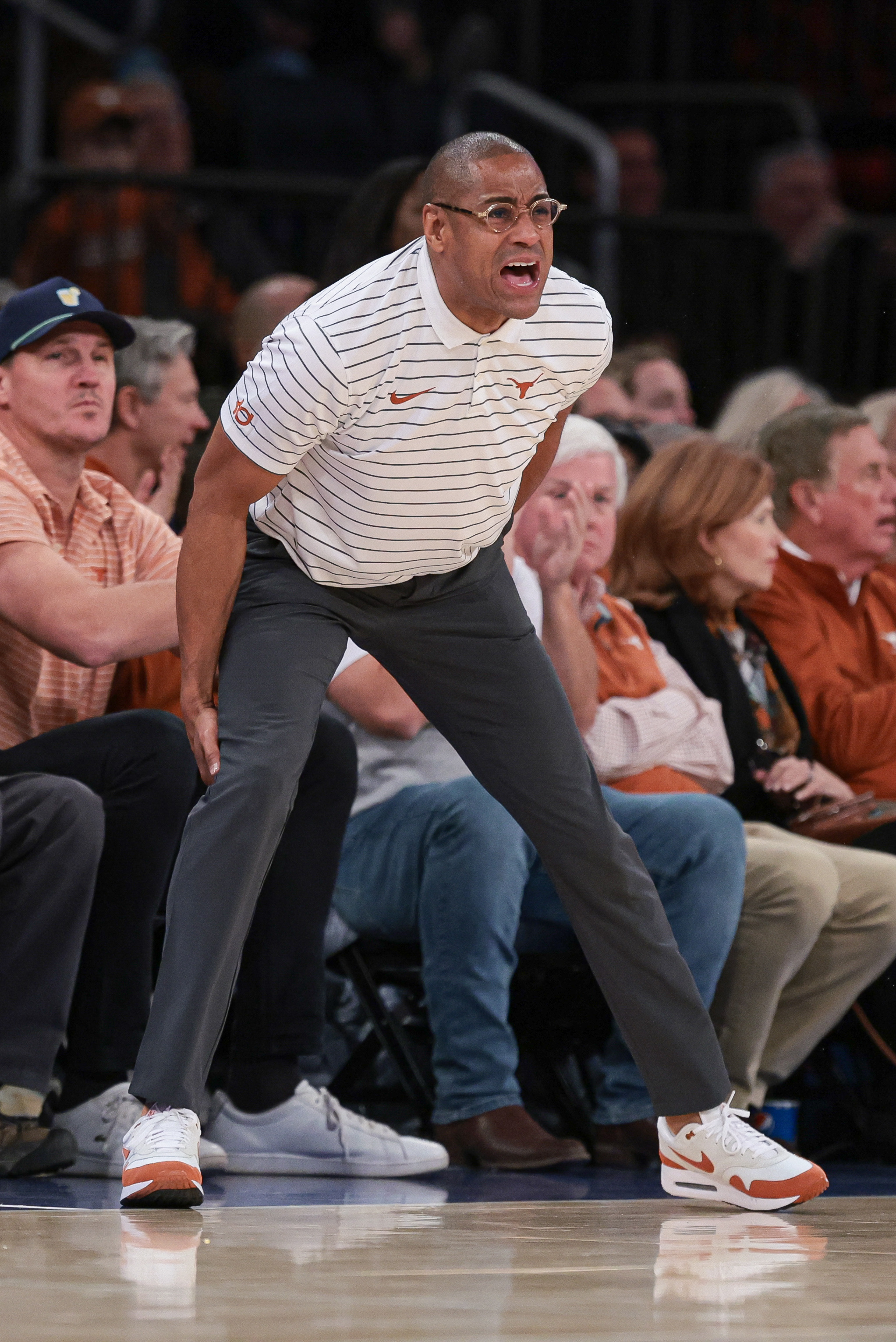 Last-second shot by Max Abmas leads No. 19 Texas over Louisville | Reuters