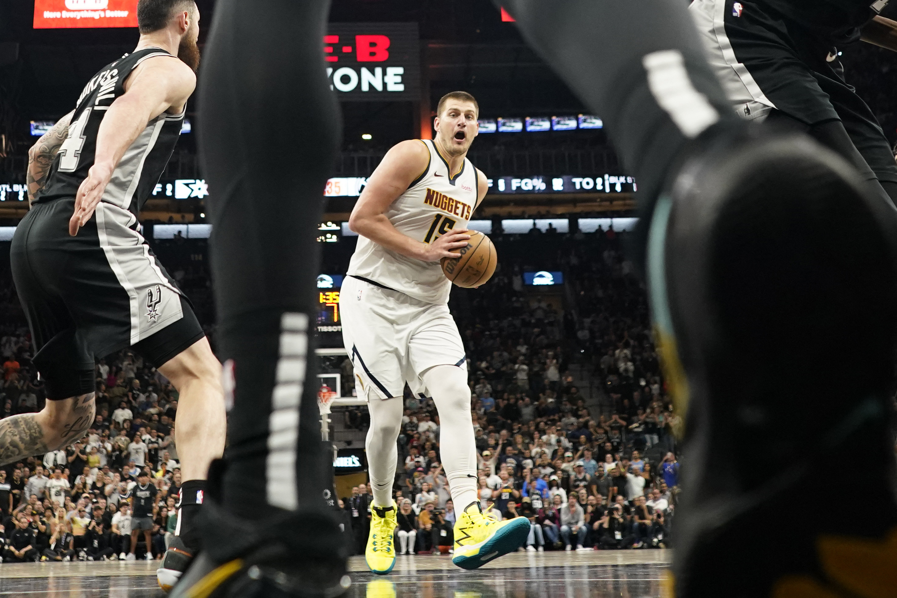 Spurs pull off-last second win over Nuggets | Reuters