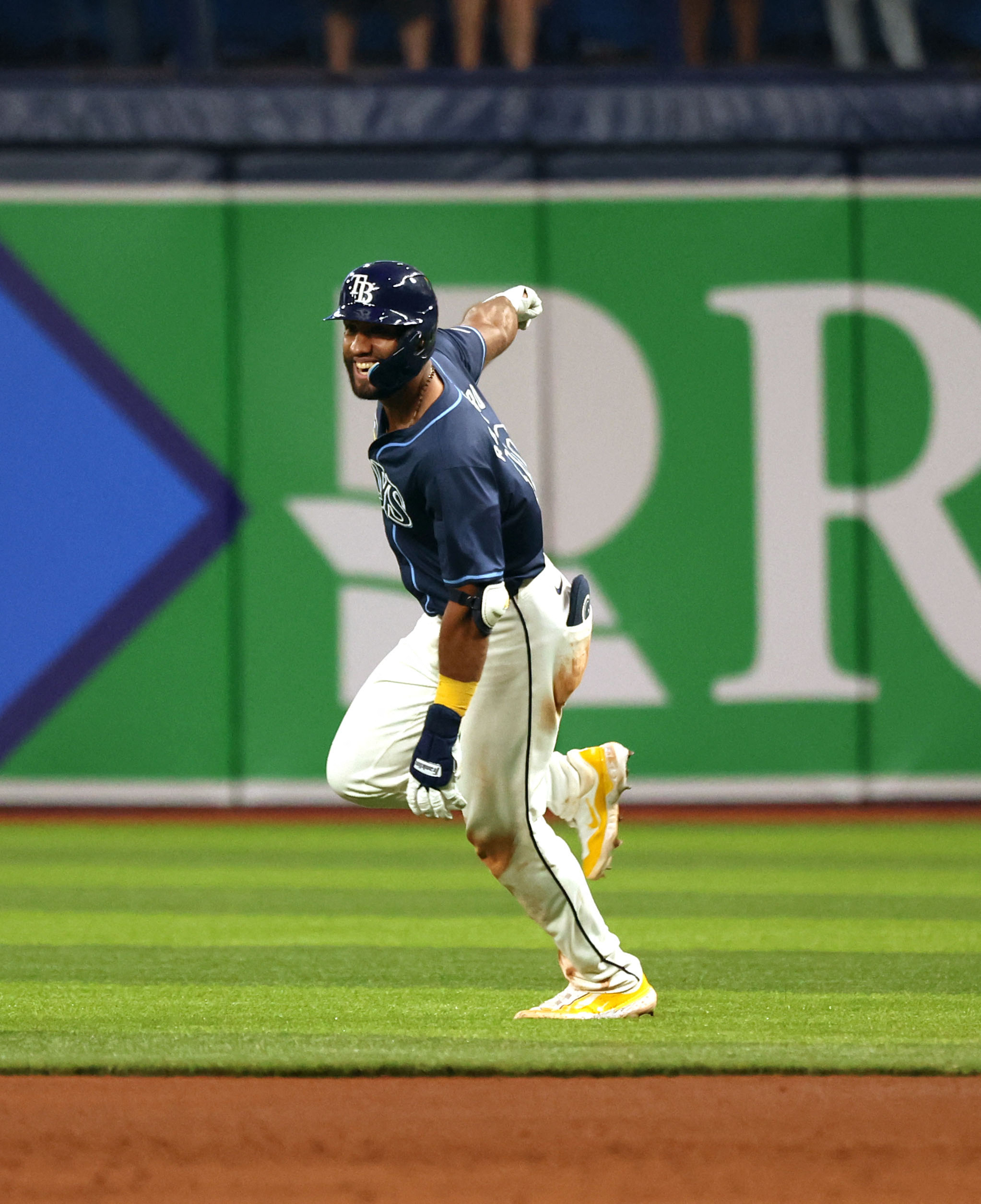 Rays rally in 13th inning to get by Angels | Reuters