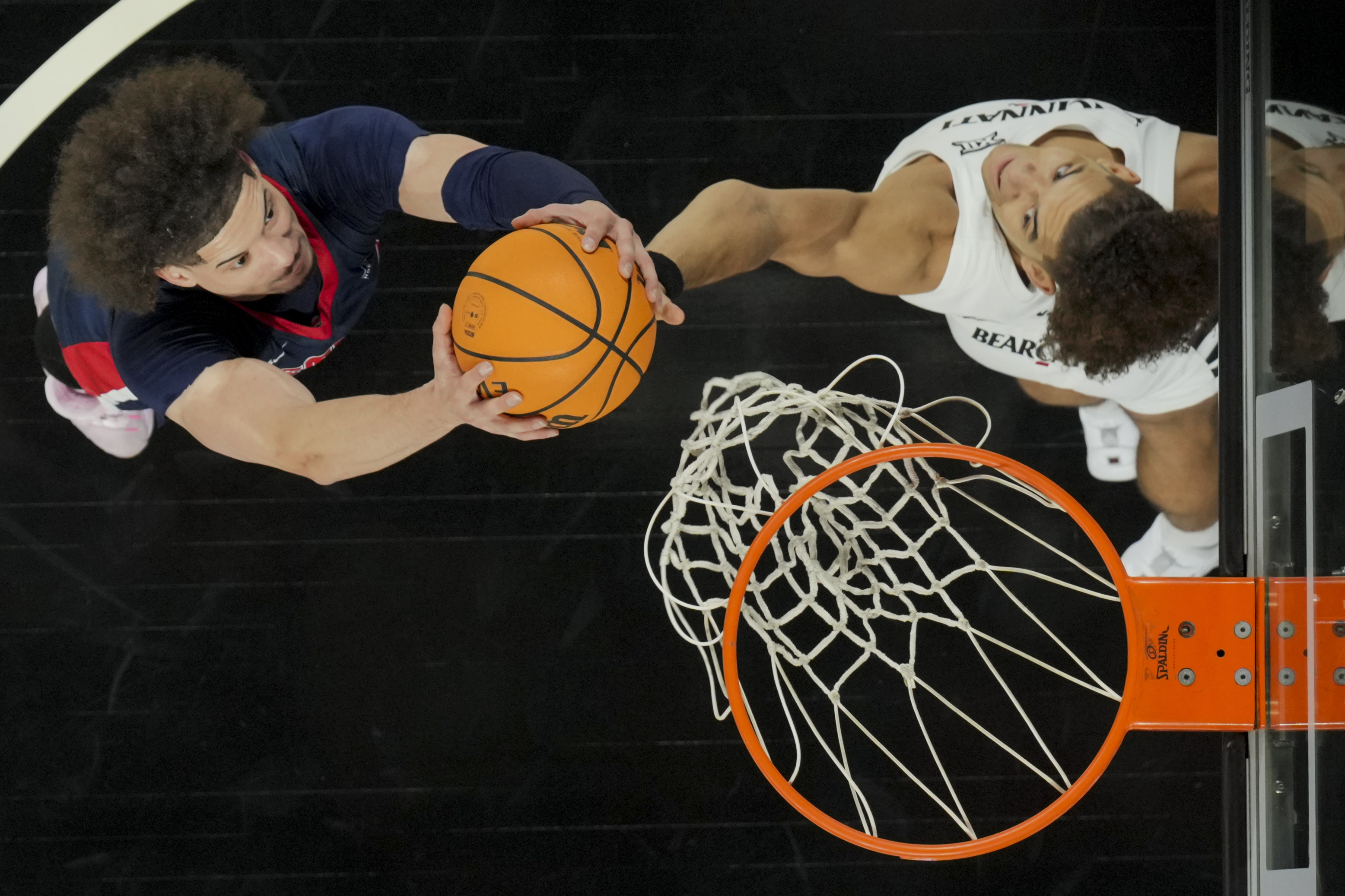 Cincinnati bombs in 16 3-pointers to defeat Detroit Mercy | Reuters