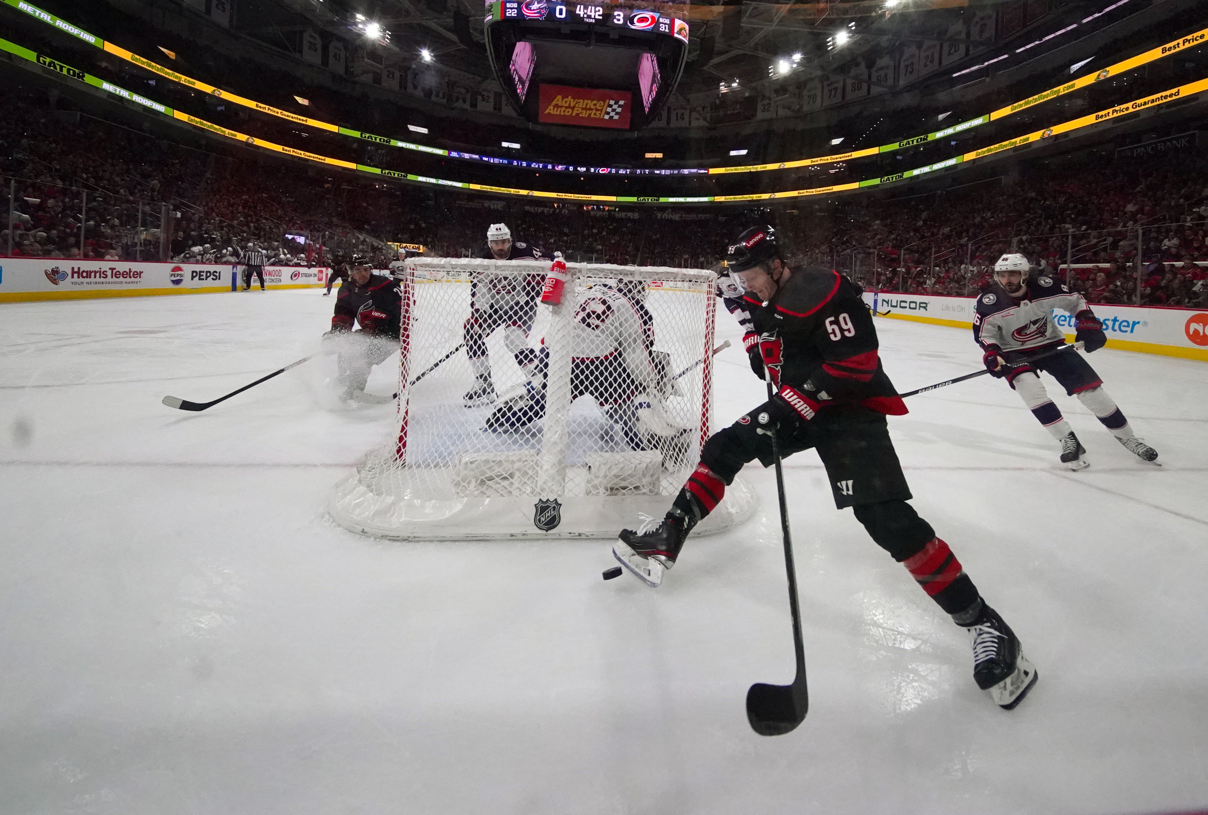 Hurricanes score early, blank Blue Jackets | Reuters