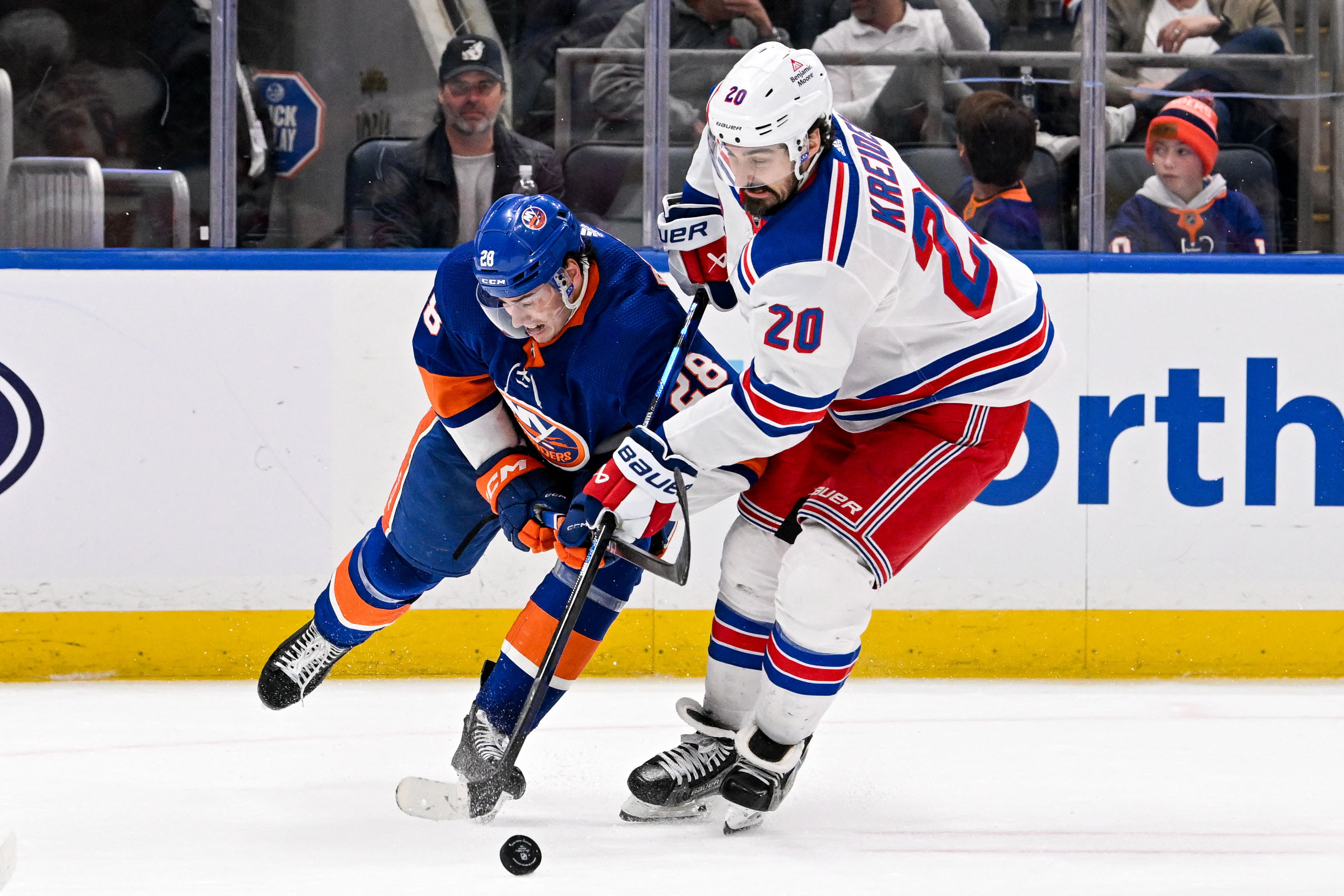 Isles win fifth in a row, cool off first-place Rangers | Reuters