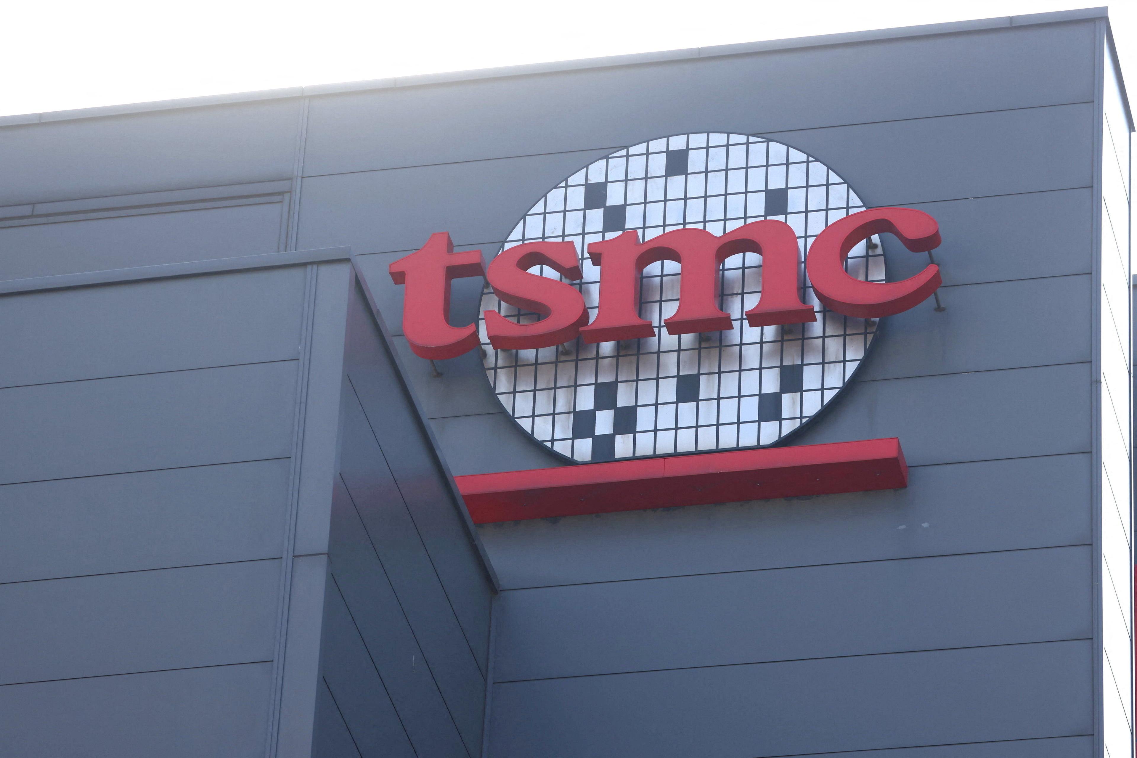 Tokyo pledges a further $4.9 bln to help TSMC expand Japan production | Reuters