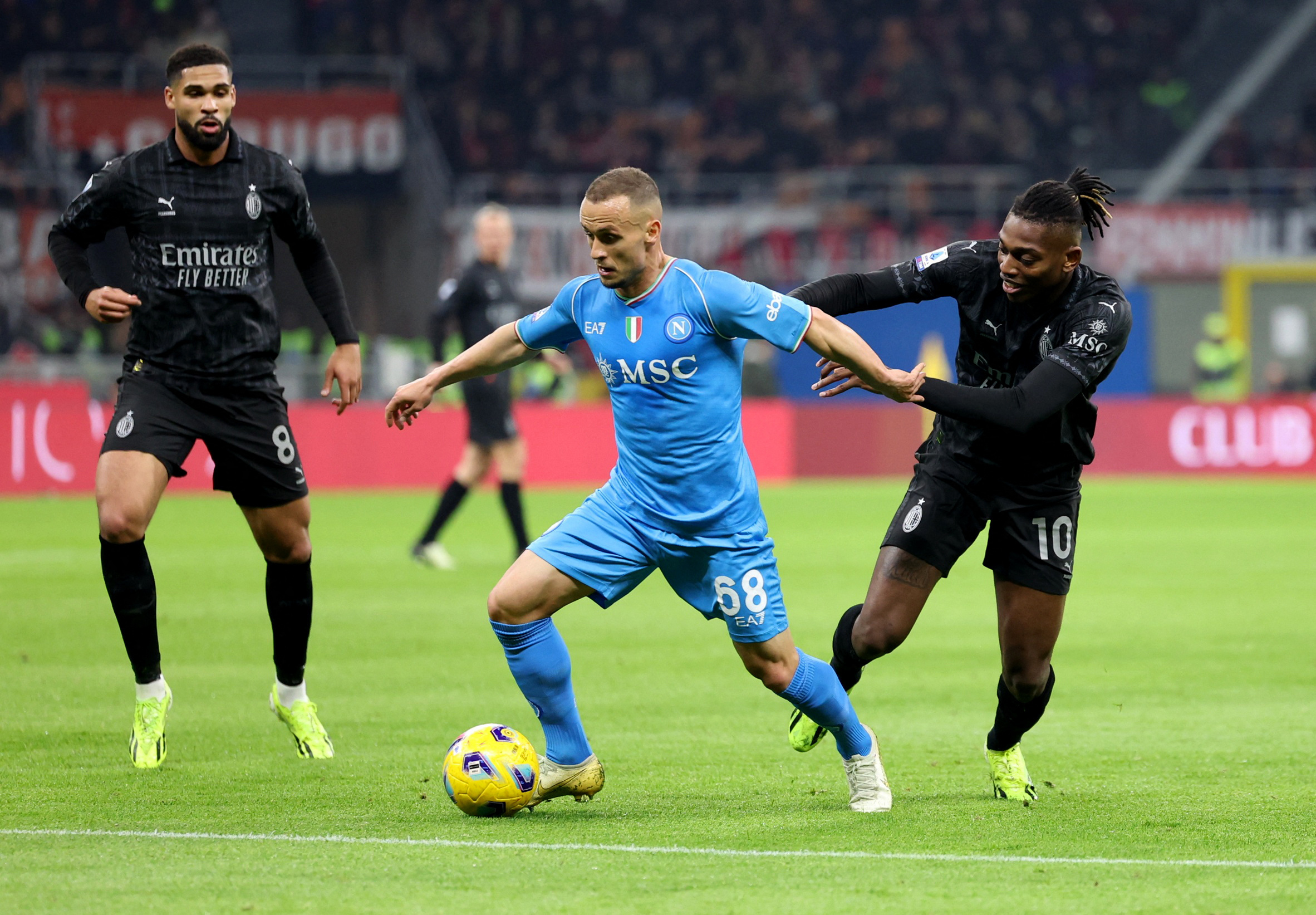 Hernandez strike earns Milan 1-0 win over Napoli | Reuters