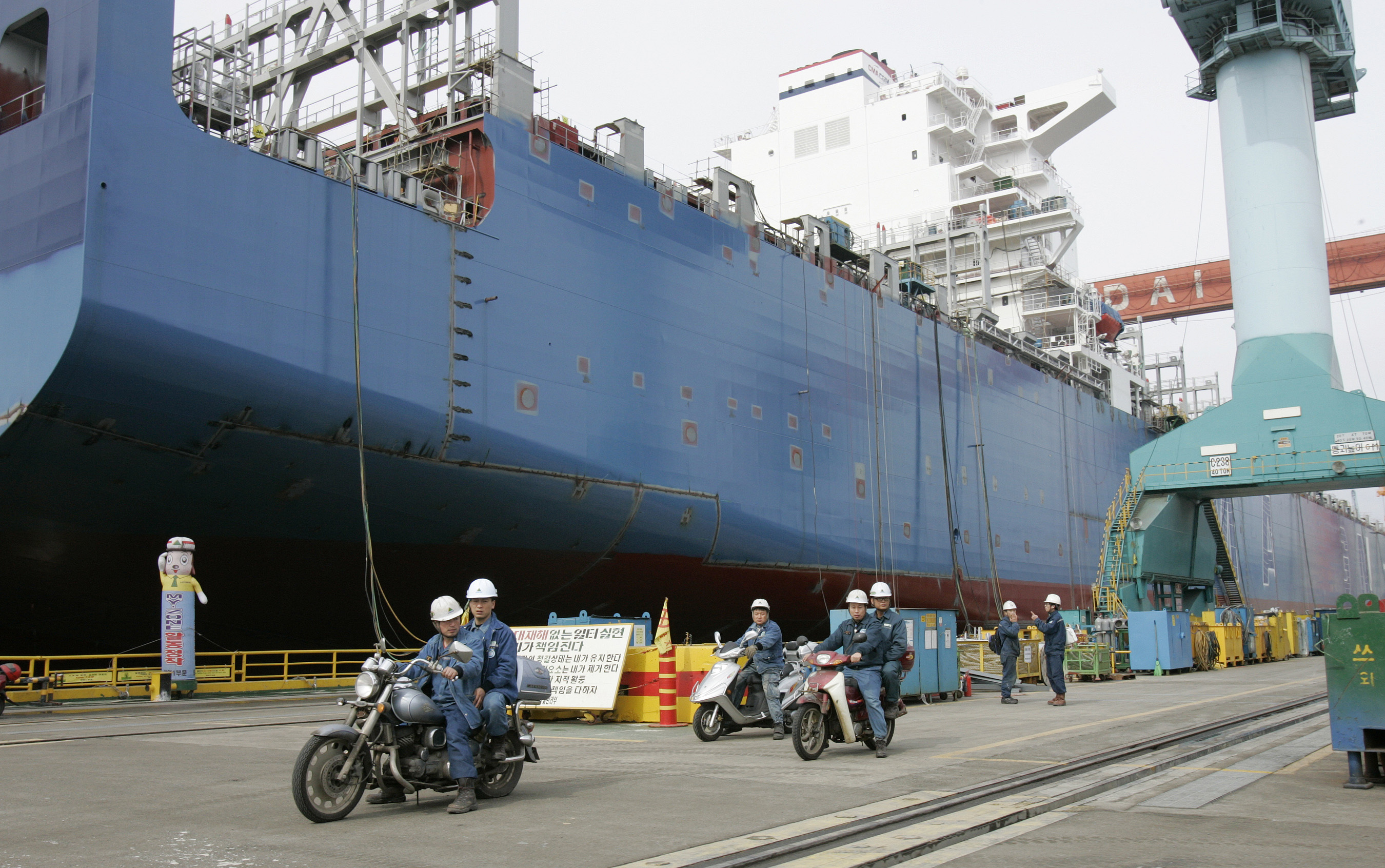 Shipbuilder Hyundai Heavy raises $935 mln after pricing IPO at the top ...