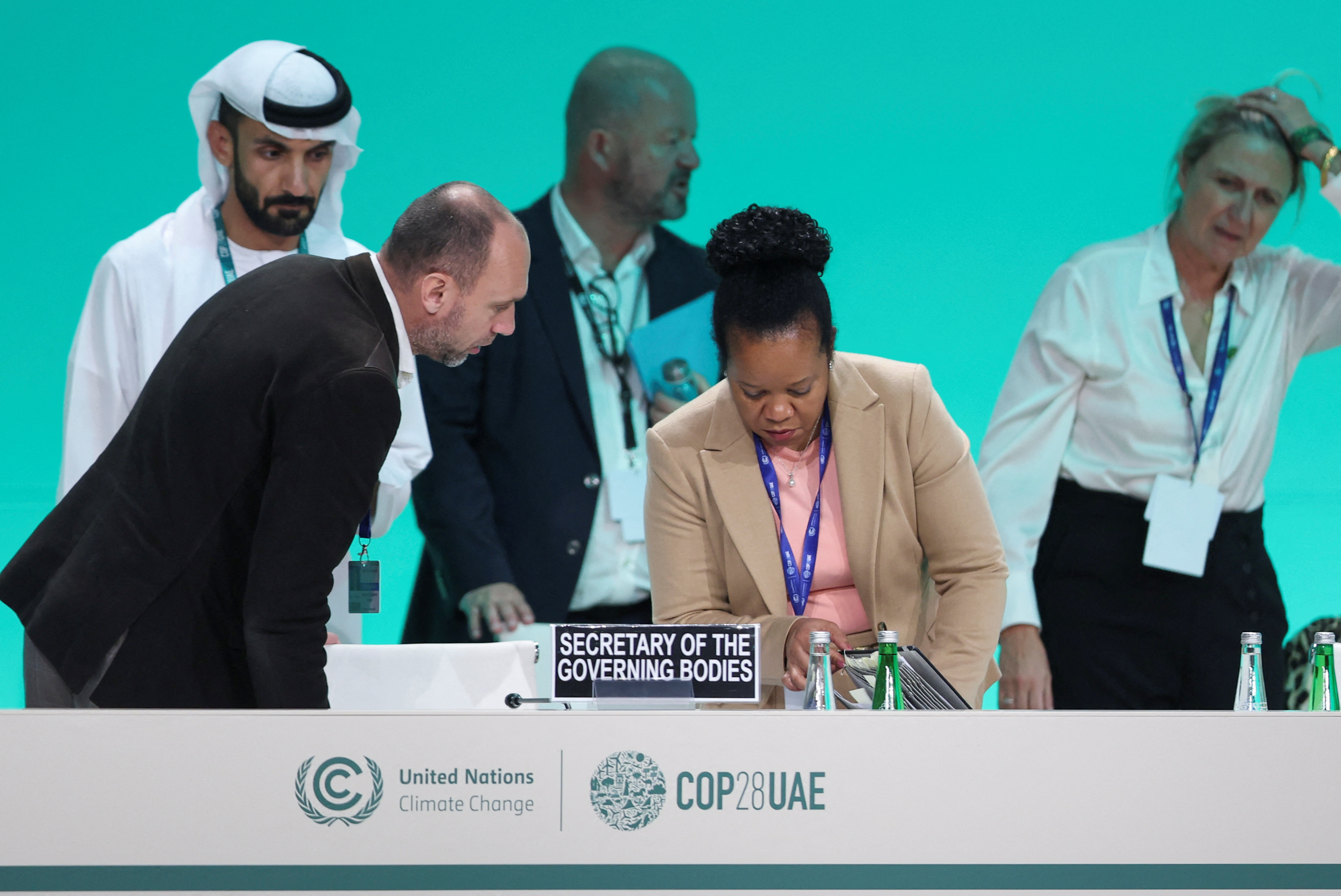 COP28、化石燃料から脱却で合意 成果文書採択 | ロイター