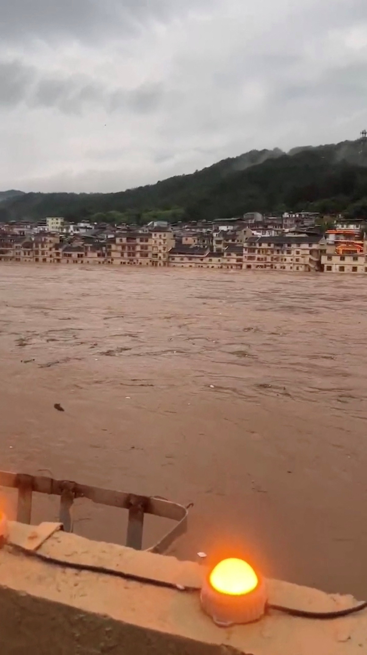 Xi calls for all-out flood rescue effort as storms pound southern China ...