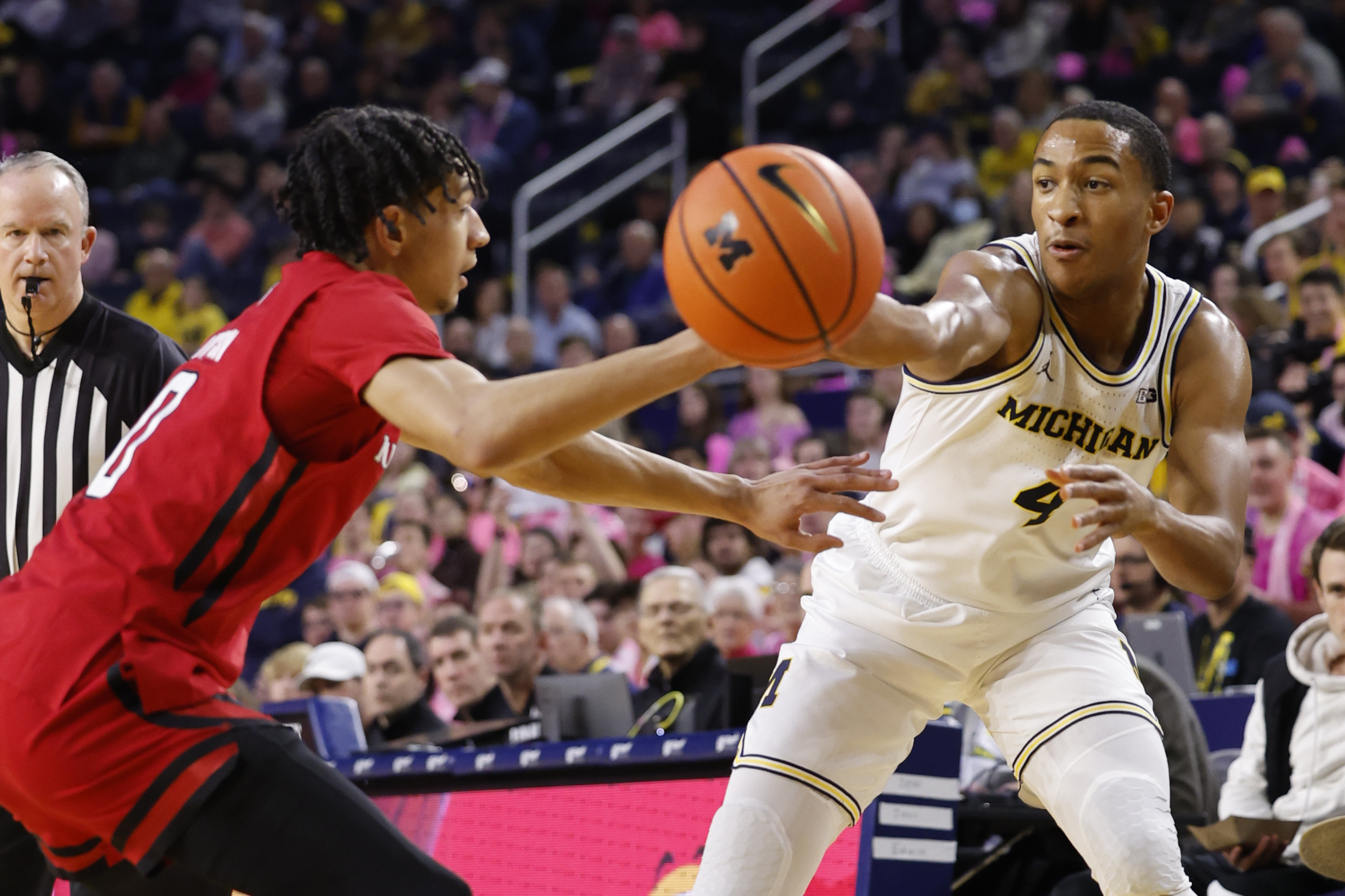 Michigan suffers another 2nd-half collapse in loss to Rutgers | Reuters